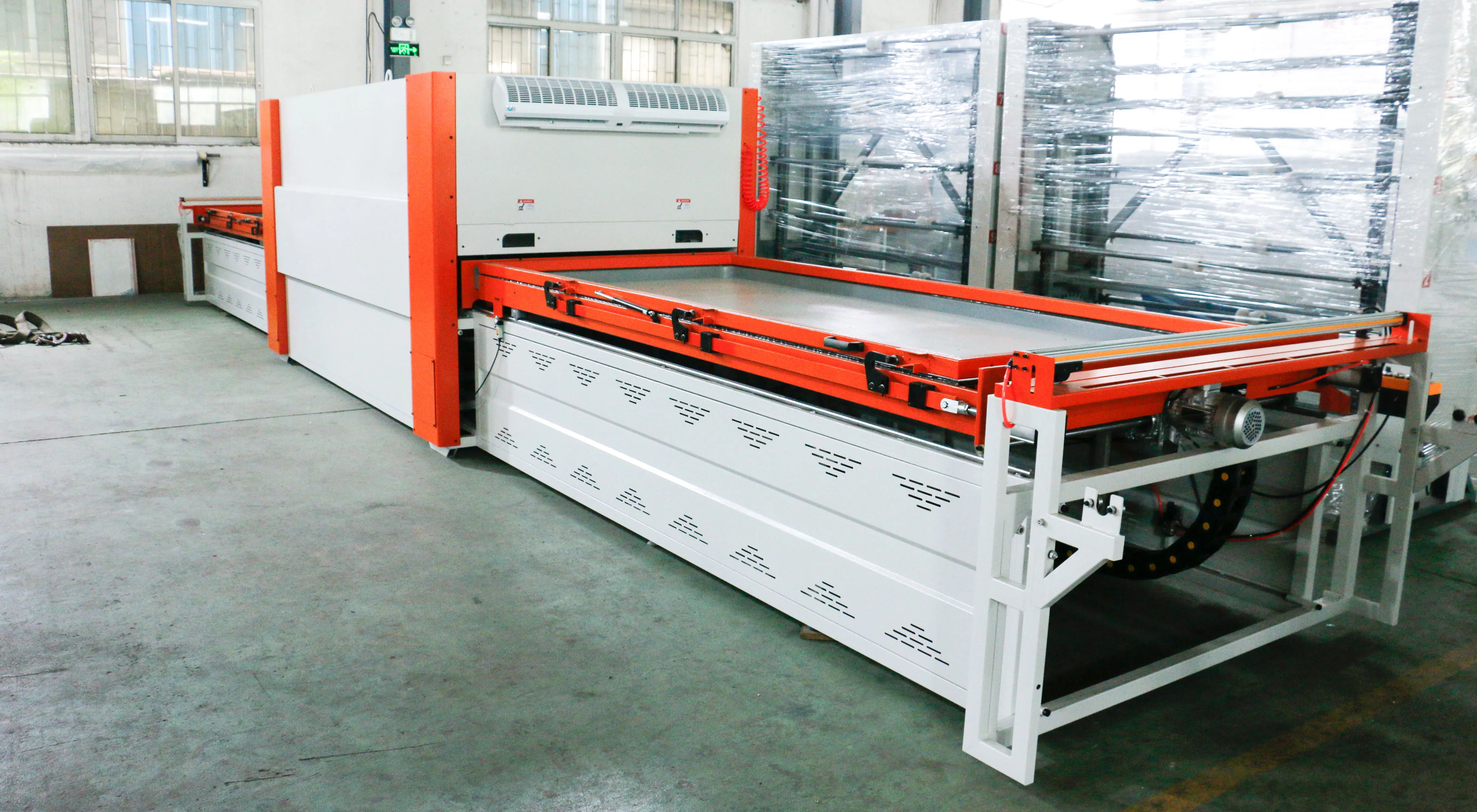 Automatic PVC Vacuum Press Membrane Wood Laminating Machine