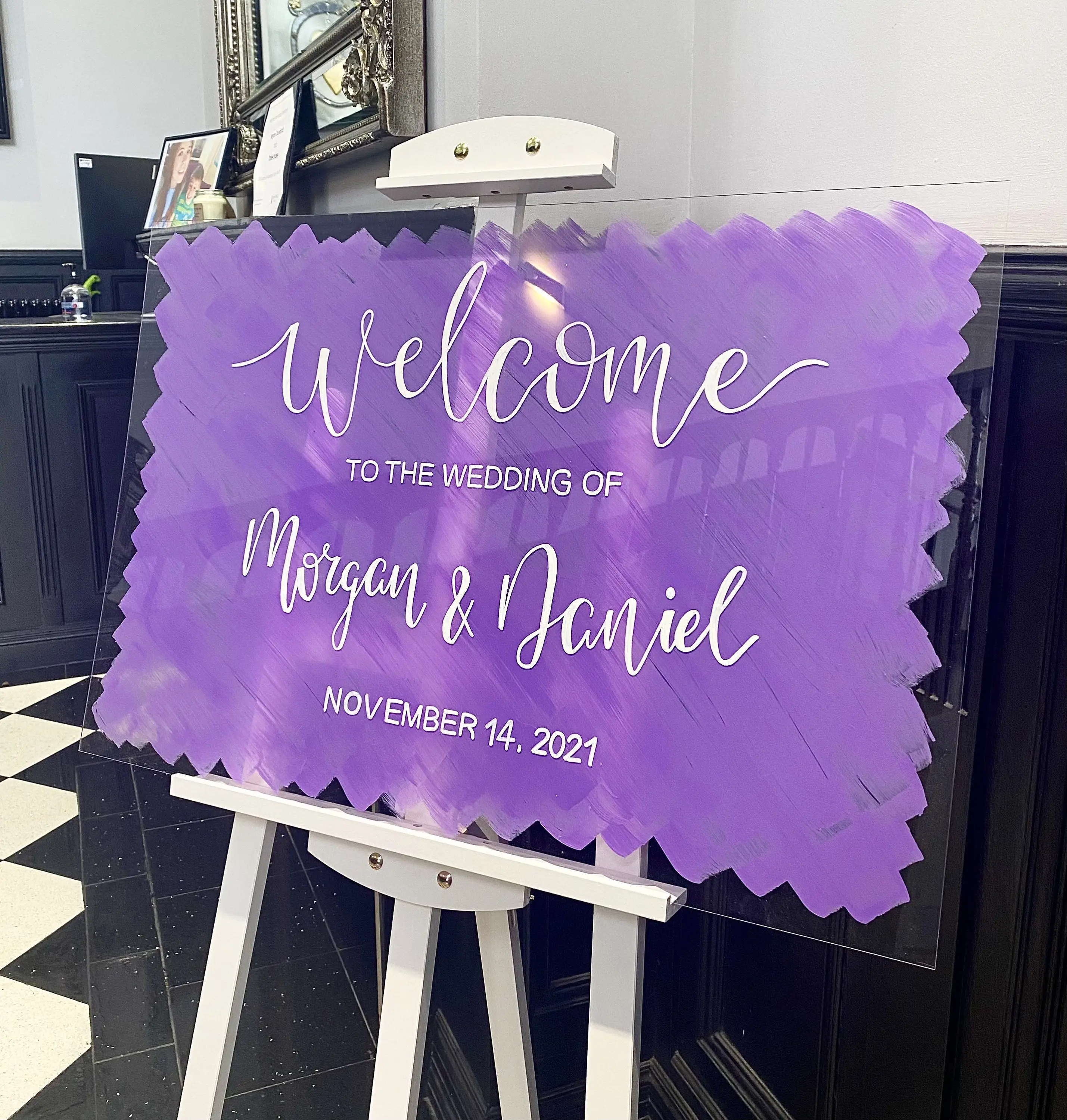 Plexiglass Frosted Wedding Signs - Customizable & Eco-friendly