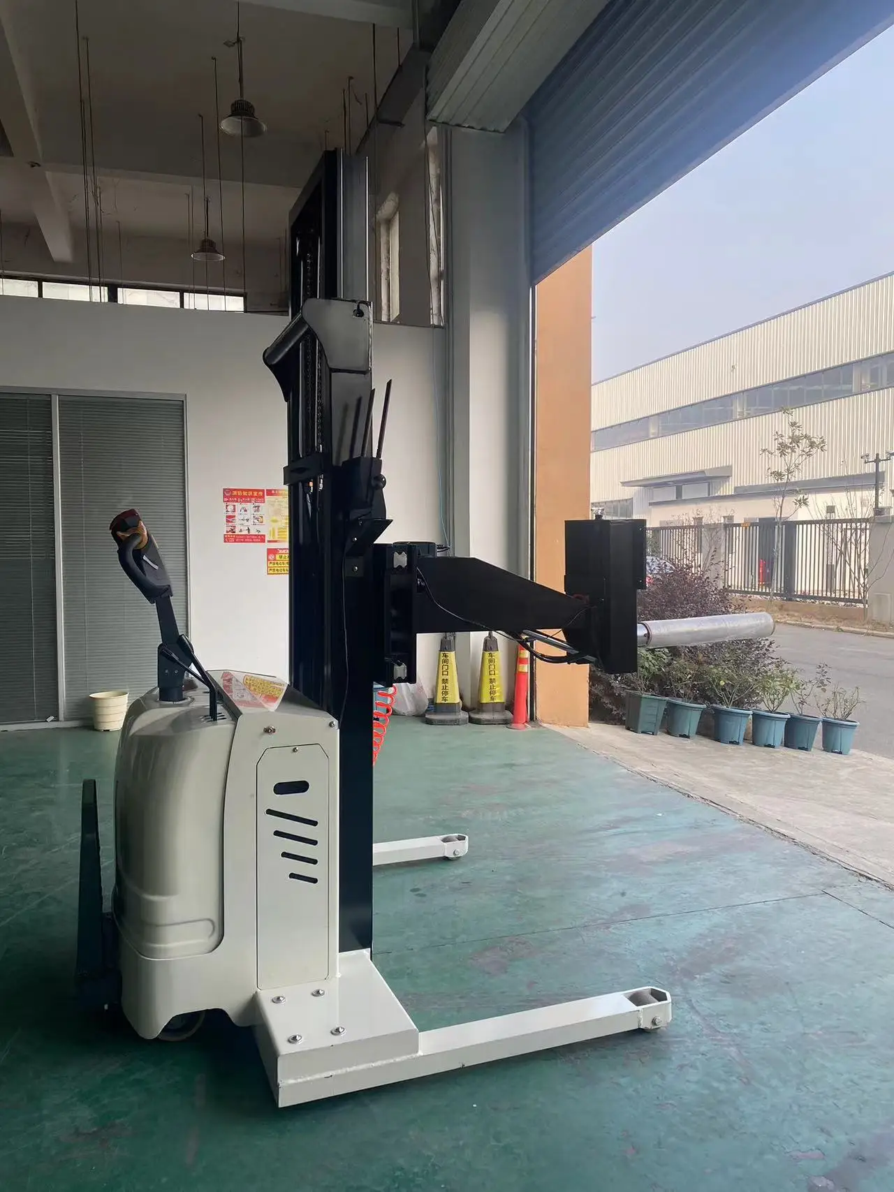 700kg Reel Lifter Forklift - Efficient Material Handling