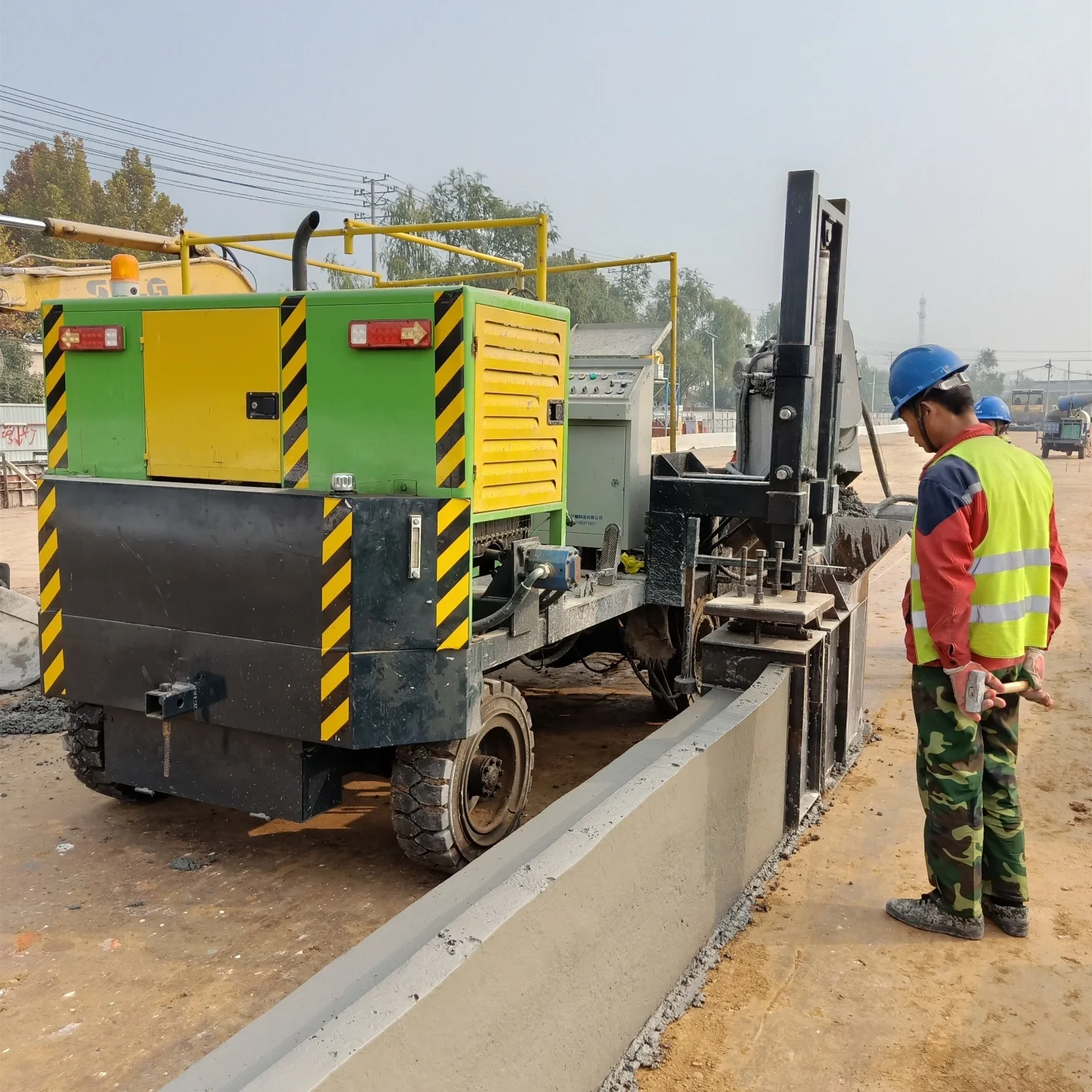 Road Construction Concrete Curbing Kerb Machine for Sale - 1 Year ...