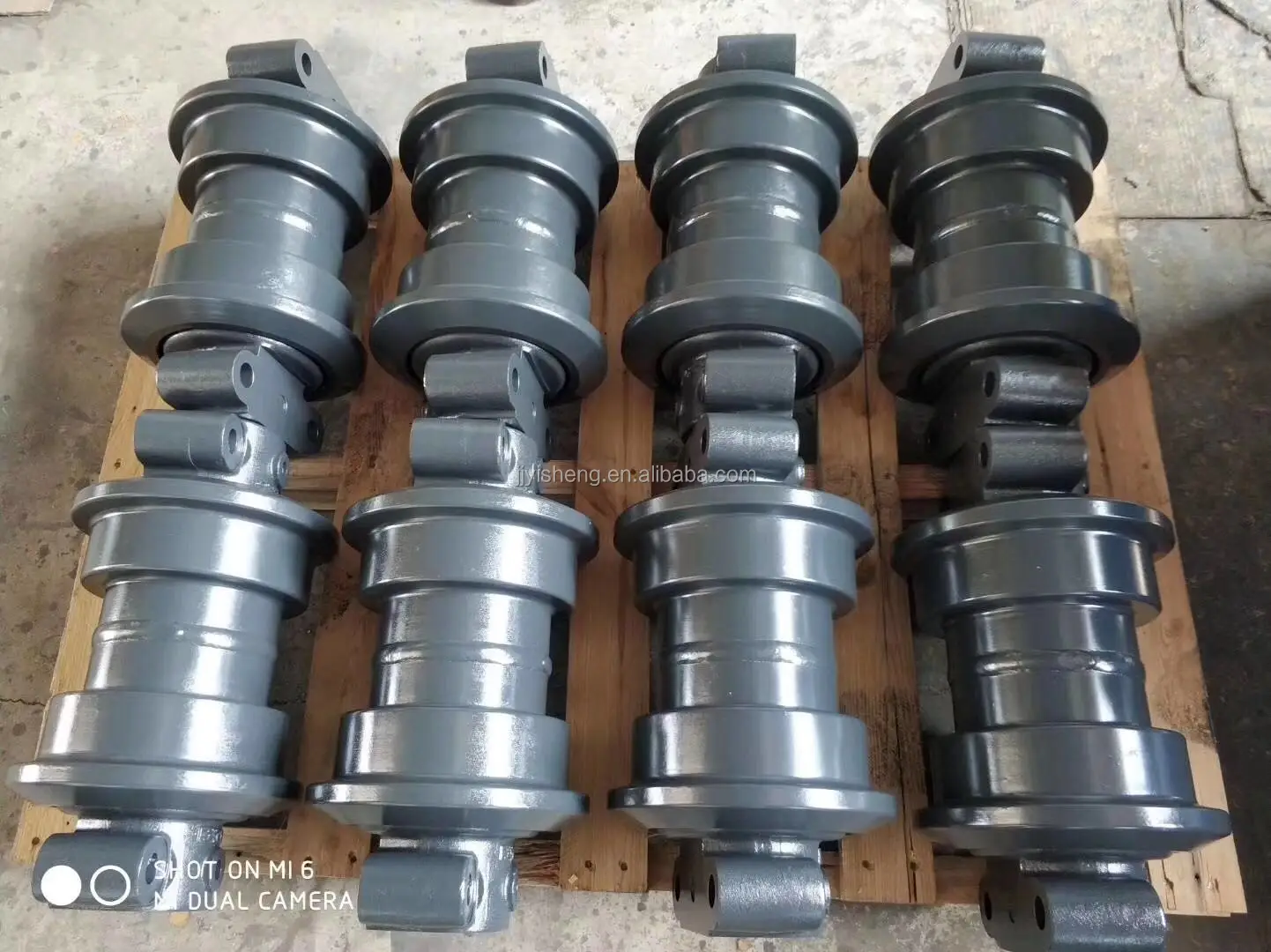 R300 R305 R320 R360 R450 R500 R520 R80 Excavator Track Roller Spare Parts