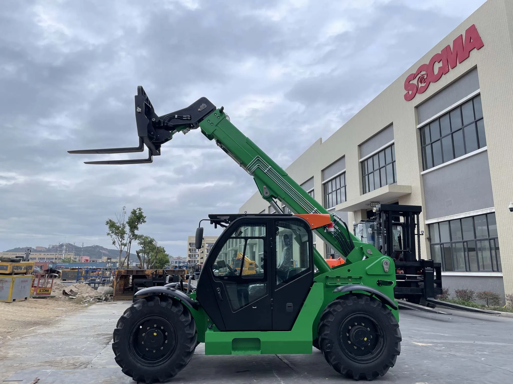 SOCMA Crab Walking Forklift - 4x4 Telehandler with 7m Lifting Height