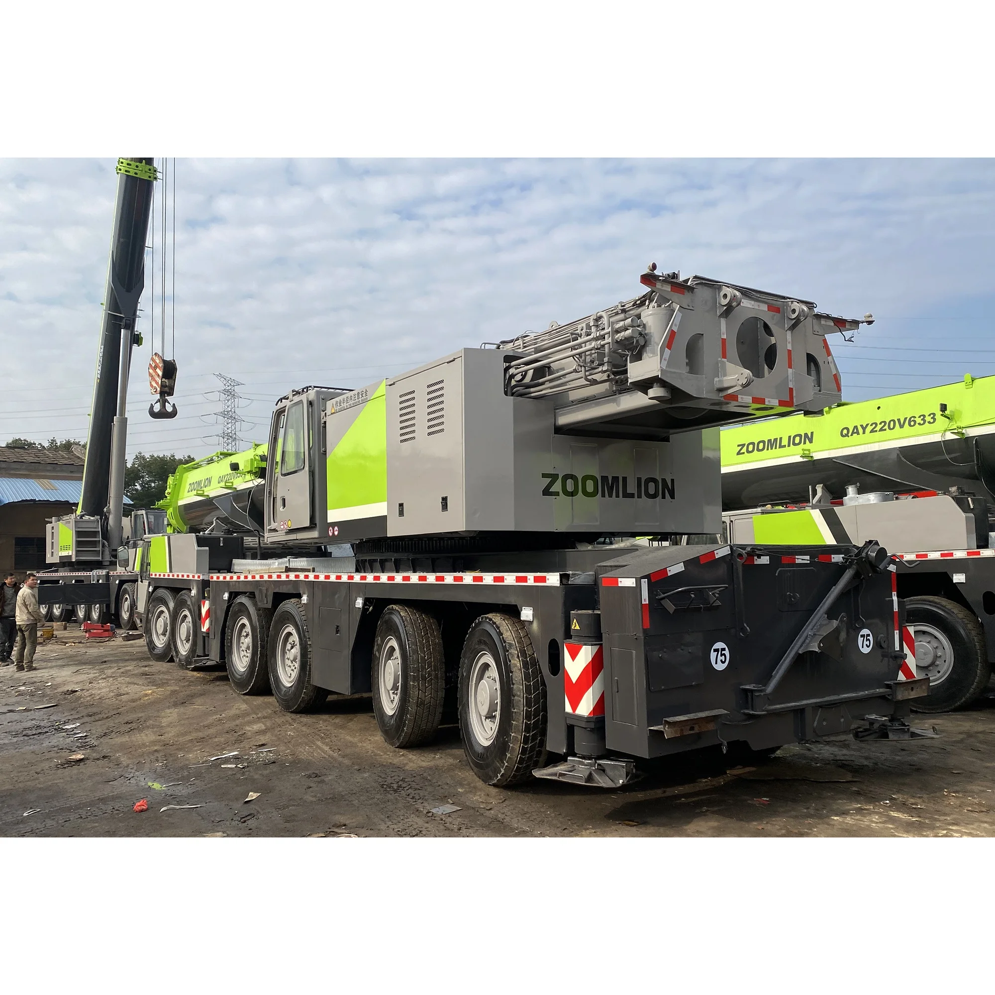 Reconditioned 220 Ton Zoomlion Truck Crane QAY2200V for Heavy Lifting