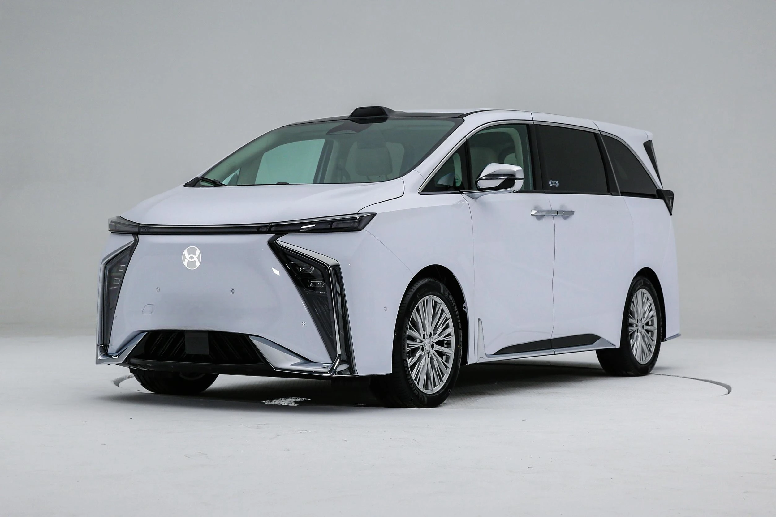 China Pure Electric Vehicles New Vehicles 2023 Hycan V09 Medium And ...