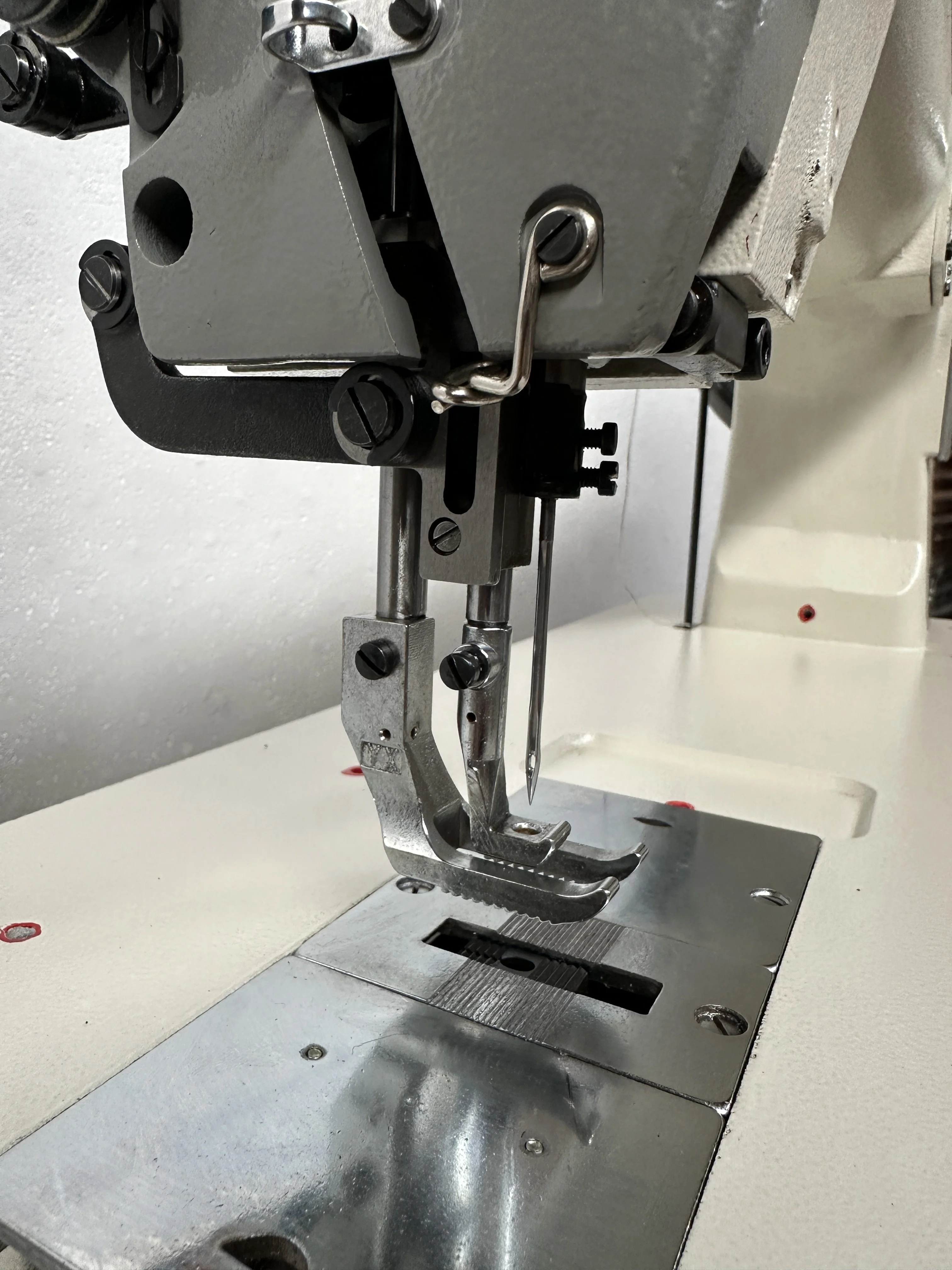 BR-243 Cylinder Bed Compound Feed Extra Heavy Duty Sewing Machine for ...