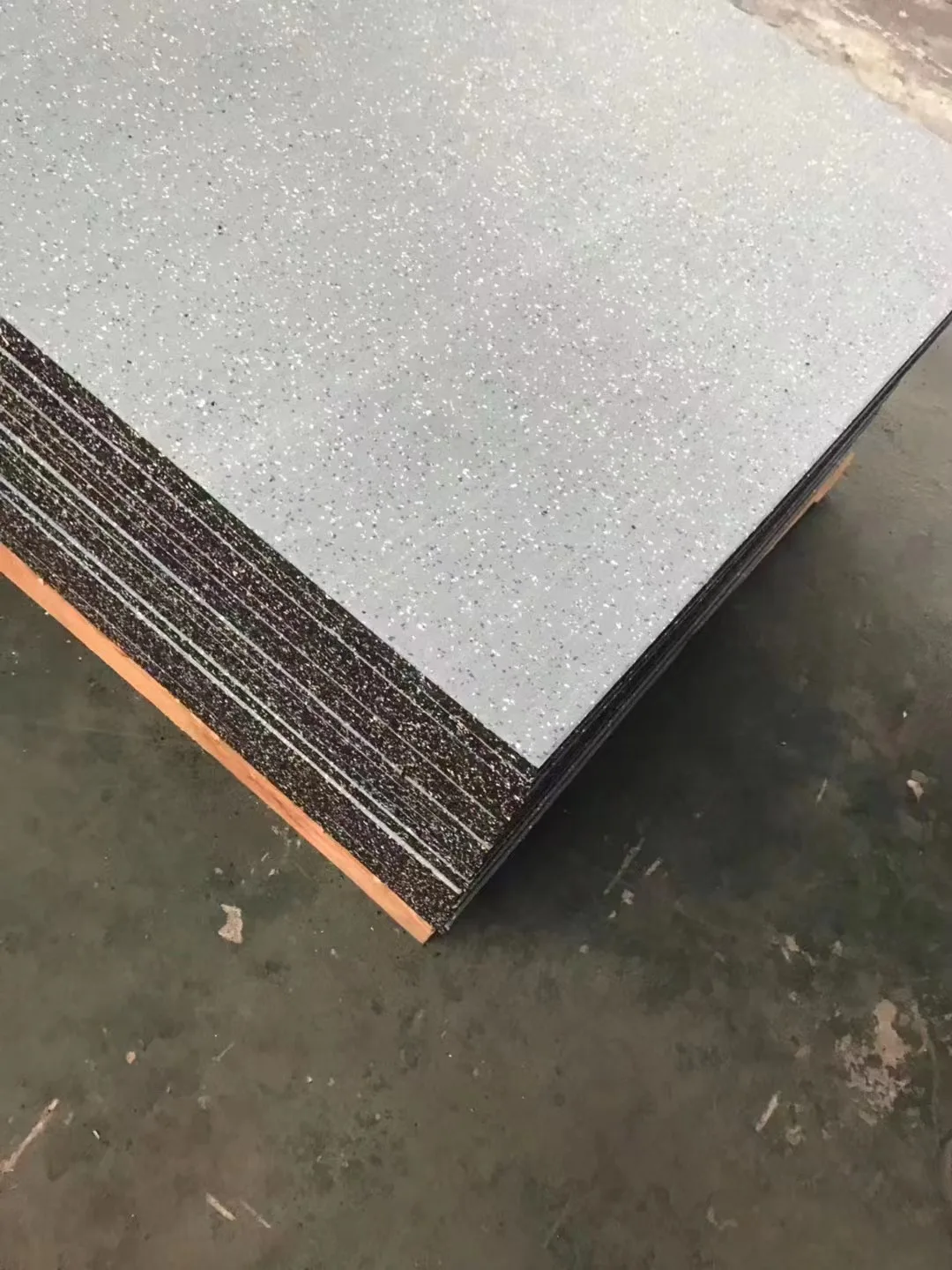 Durable 15-50mm Thick EPDM Gym Rubber Flooring Mats Outdoor Sport Floor ...