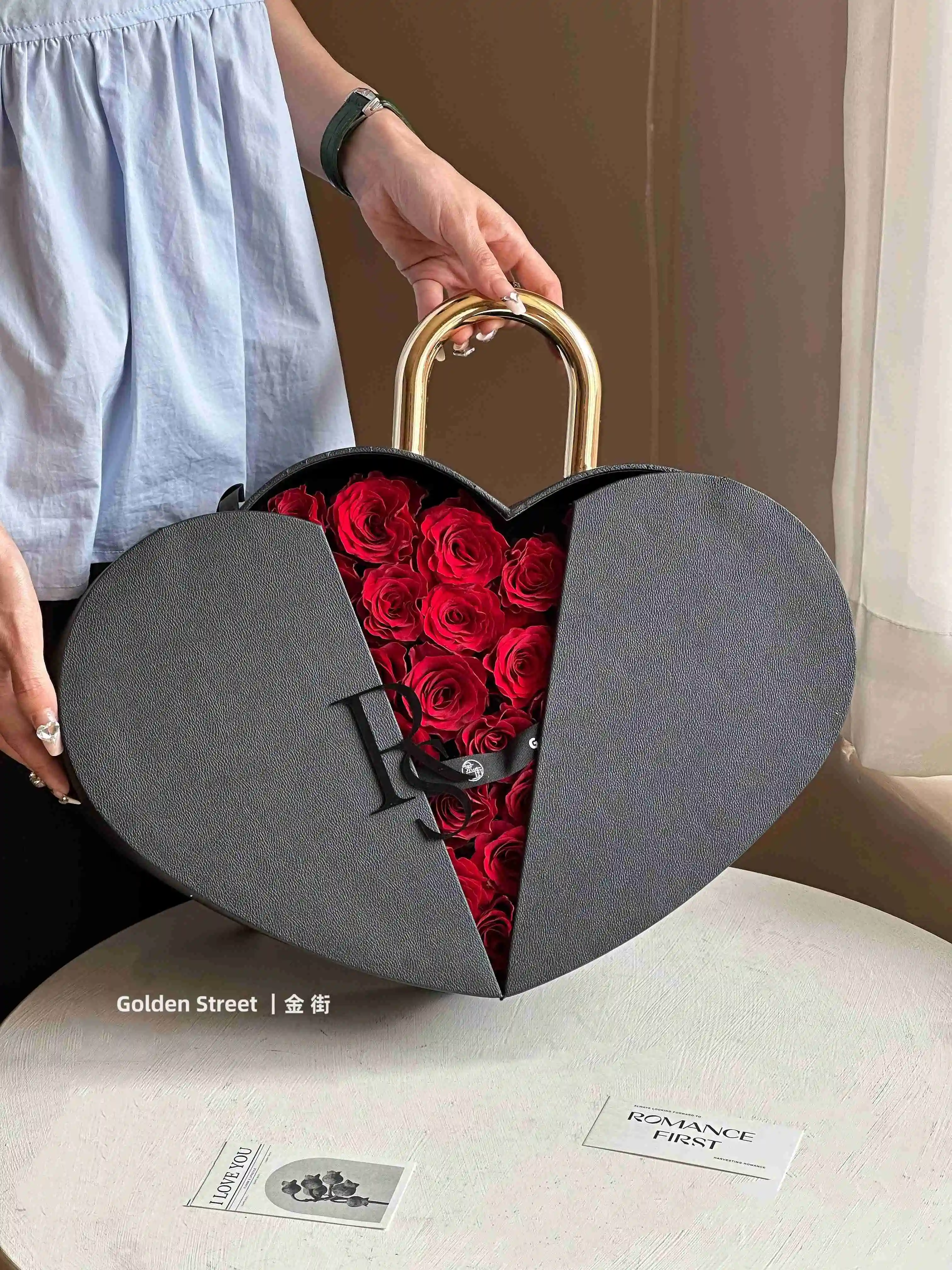 Double Love Hand Held Valentine's Day Sink Proof Flower Gift Box