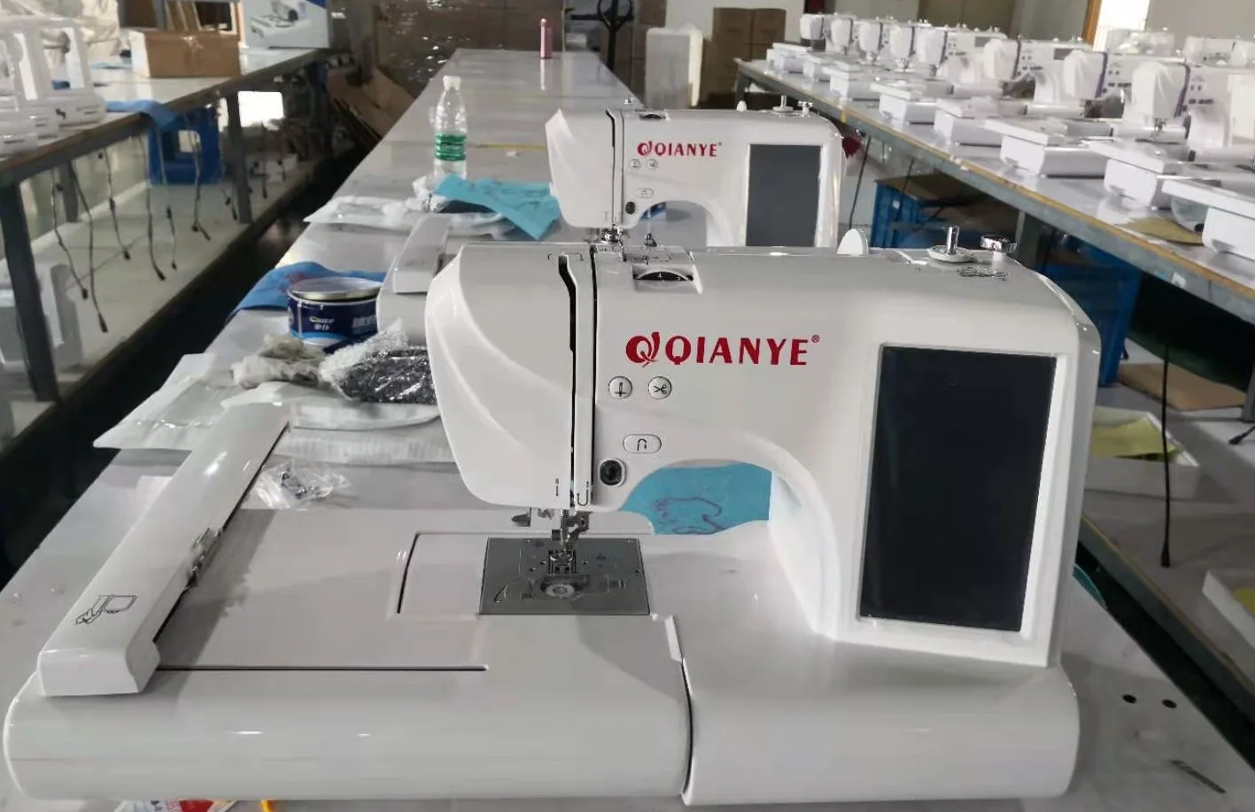 Qy960 Mini Computerized Embroidery & Sewing Machine - OEM/ODM