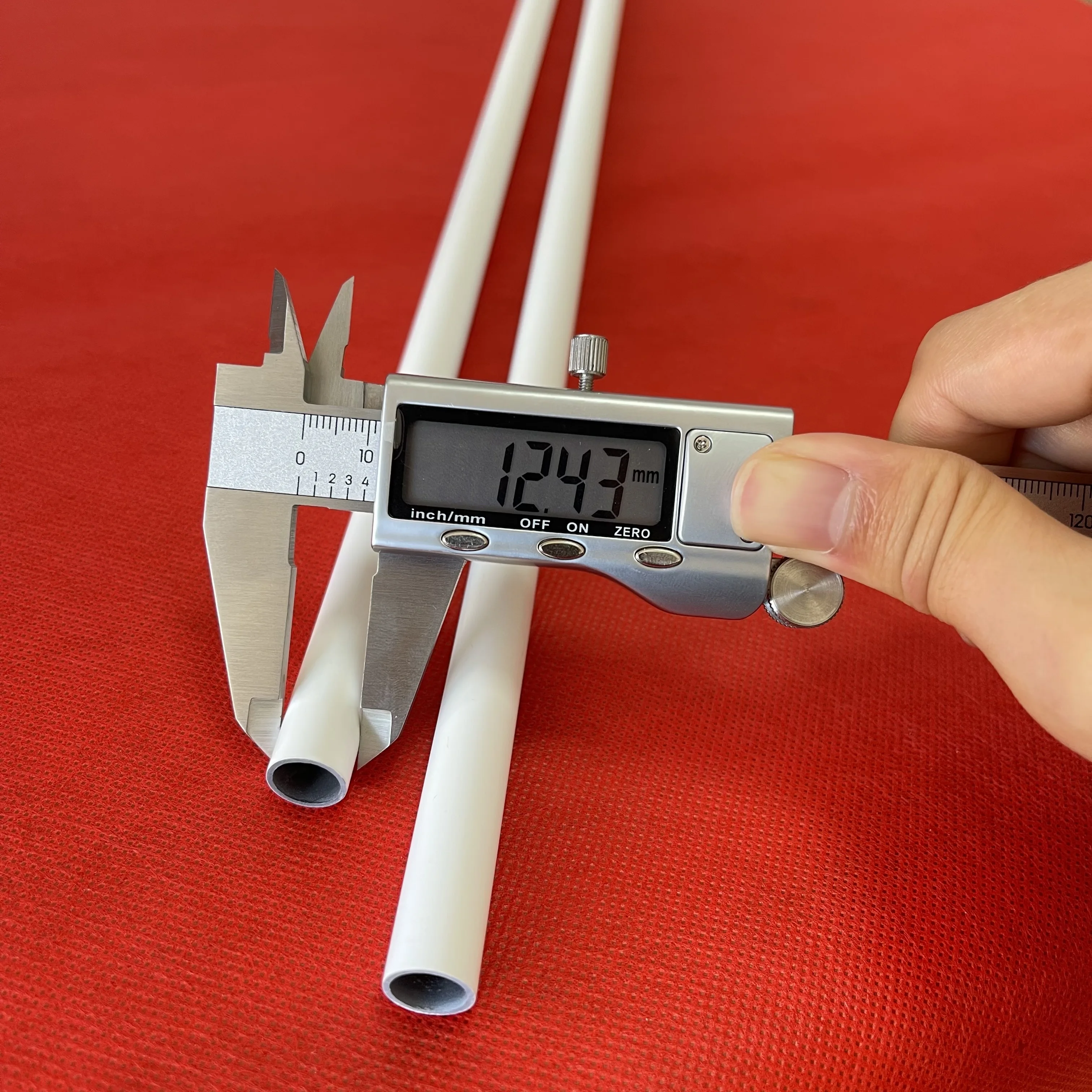 Low Deflection Carbon Cue Shaft - Protaper 12.4mm White Juma Ferrules