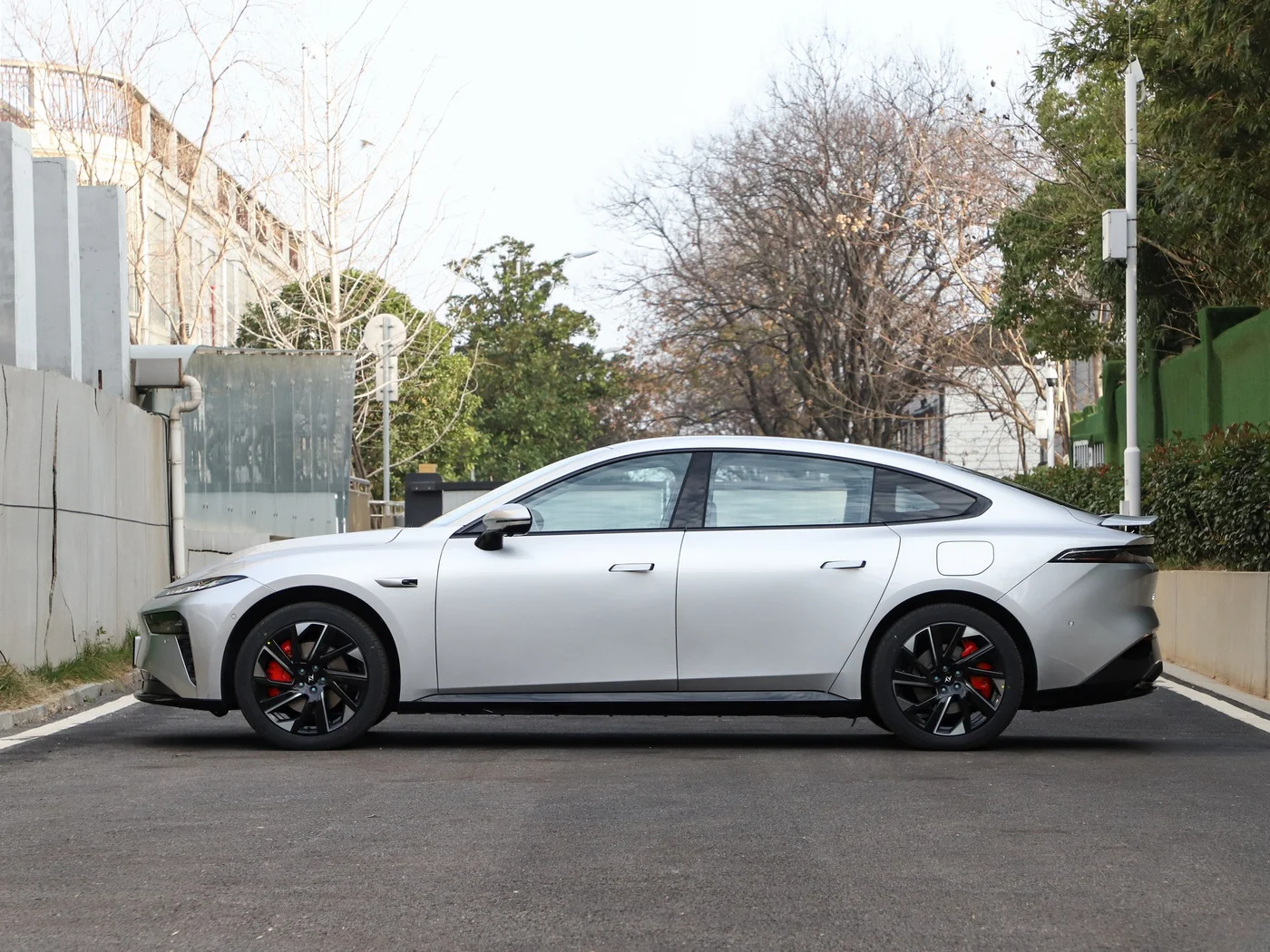 Dongfeng E 007 - High Speed, Long Endurance EV Car 2024