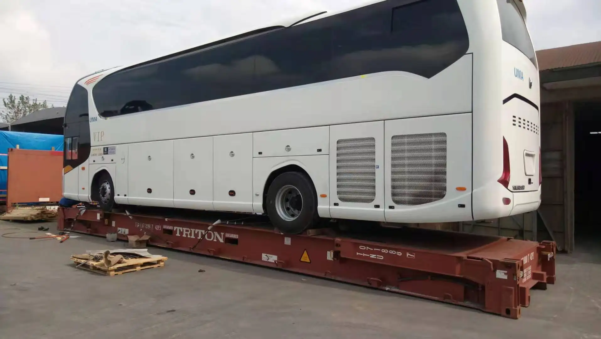 Hot Sale 14m 52+1+1 Seats Luxury Passenger Coach Bus - Buy Coach Bus ...