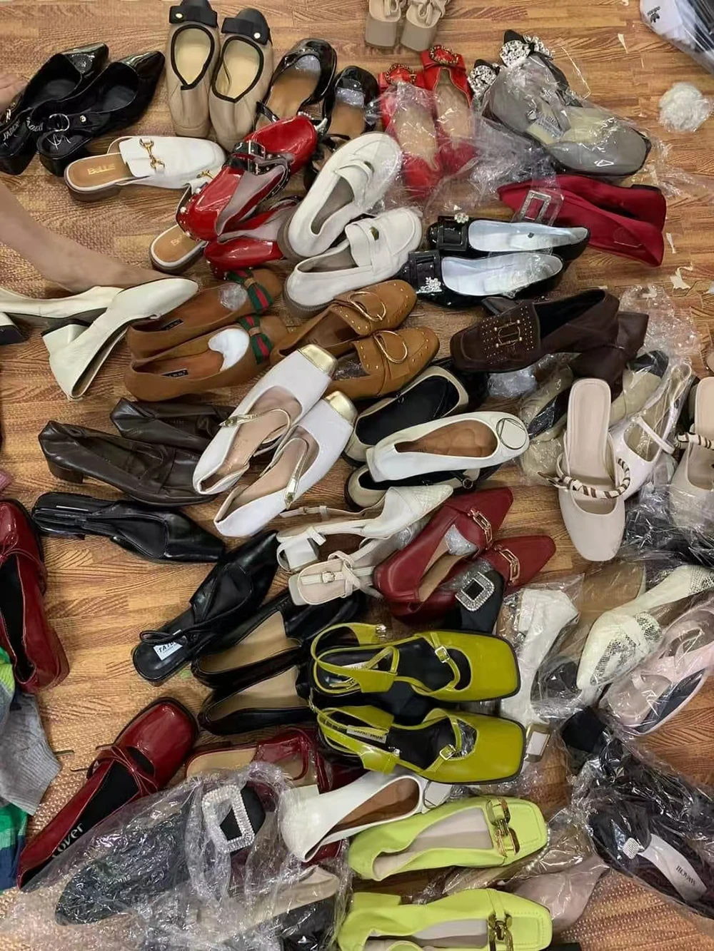 Alibaba.com: 2nd hand branded ladies' high heels, imported used shoes ...