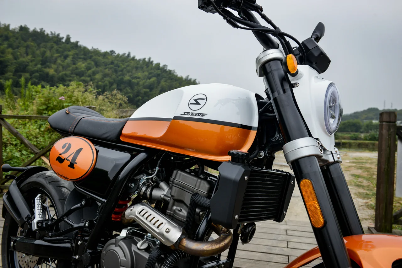 SKYTEAM NEW Street Tracker 125cc Motorcycle - Euro 5 Approved