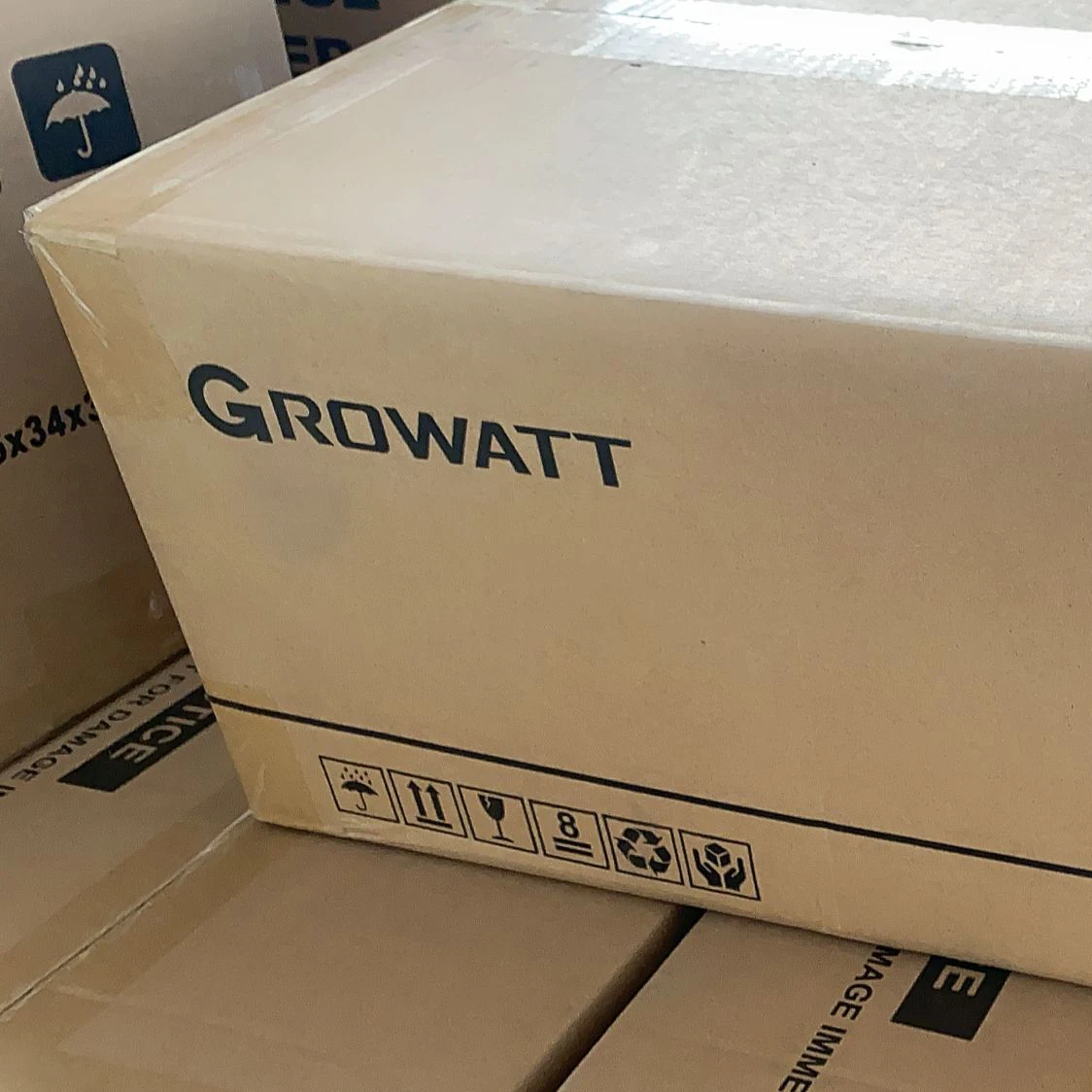 Growatt SPE12000ES 12KW off-Grid Solar Inverter - 95.5% Efficiency