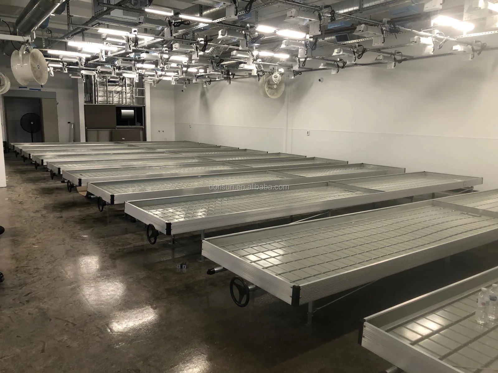 Aquaponic Growing Ebb and Flow Hydroponic Trays Flood System in Europe ...