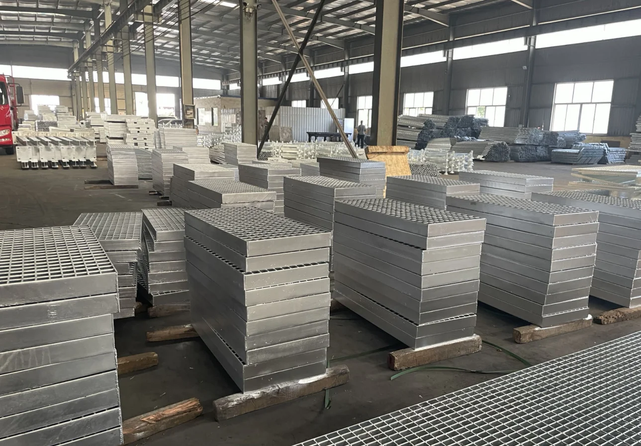 Cowan Heavy Duty Permanent Steel Metal Grating And Plain Style Steel ...