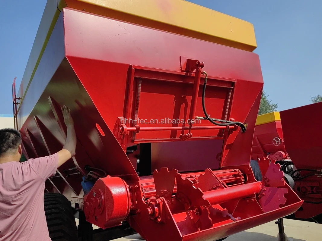 Corn Field Farm Fertilizer Distribution Manure Spreader Farm Fertilizer ...