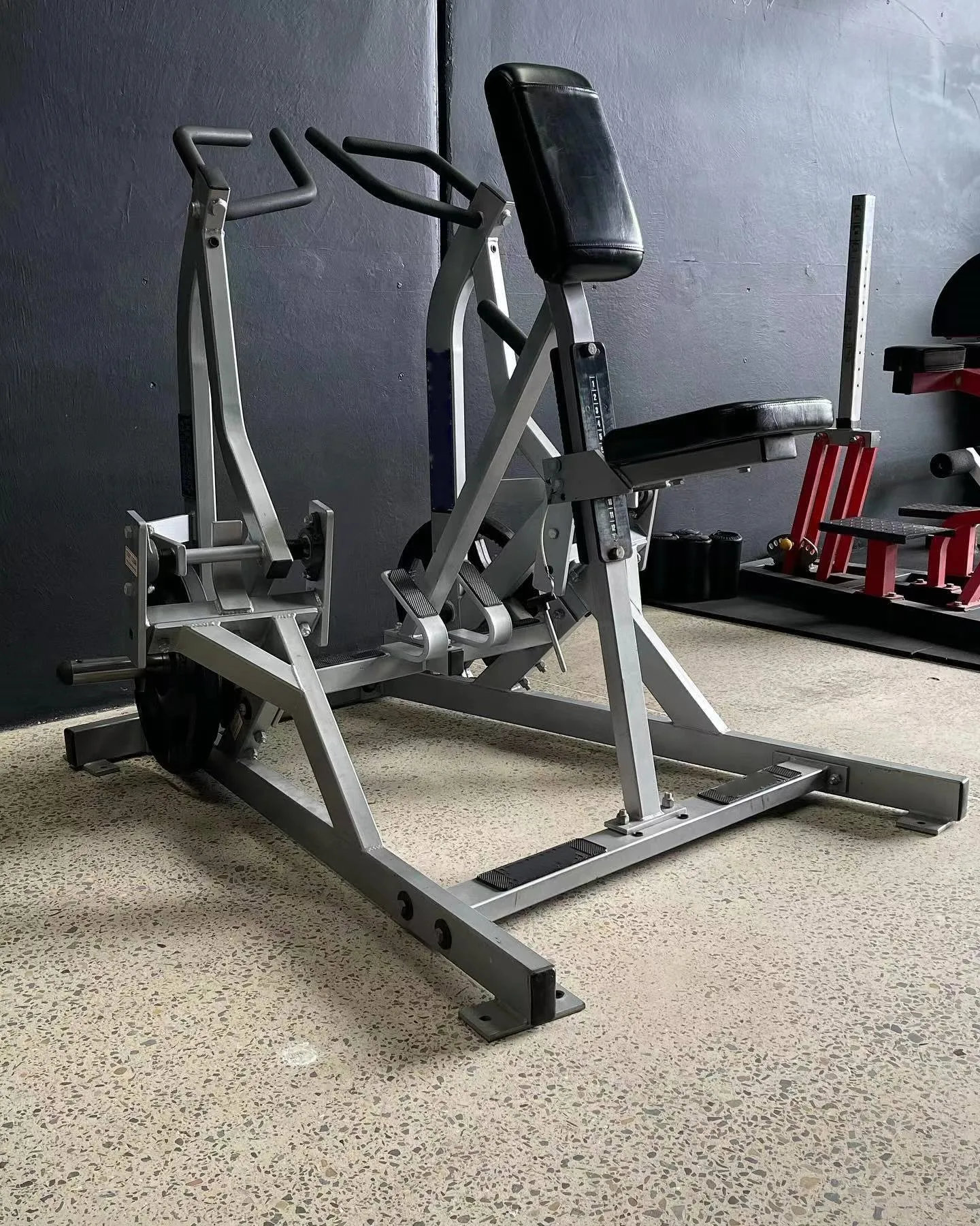 Iso-lateral Seated Plate Loaded Strength Equipment Machine