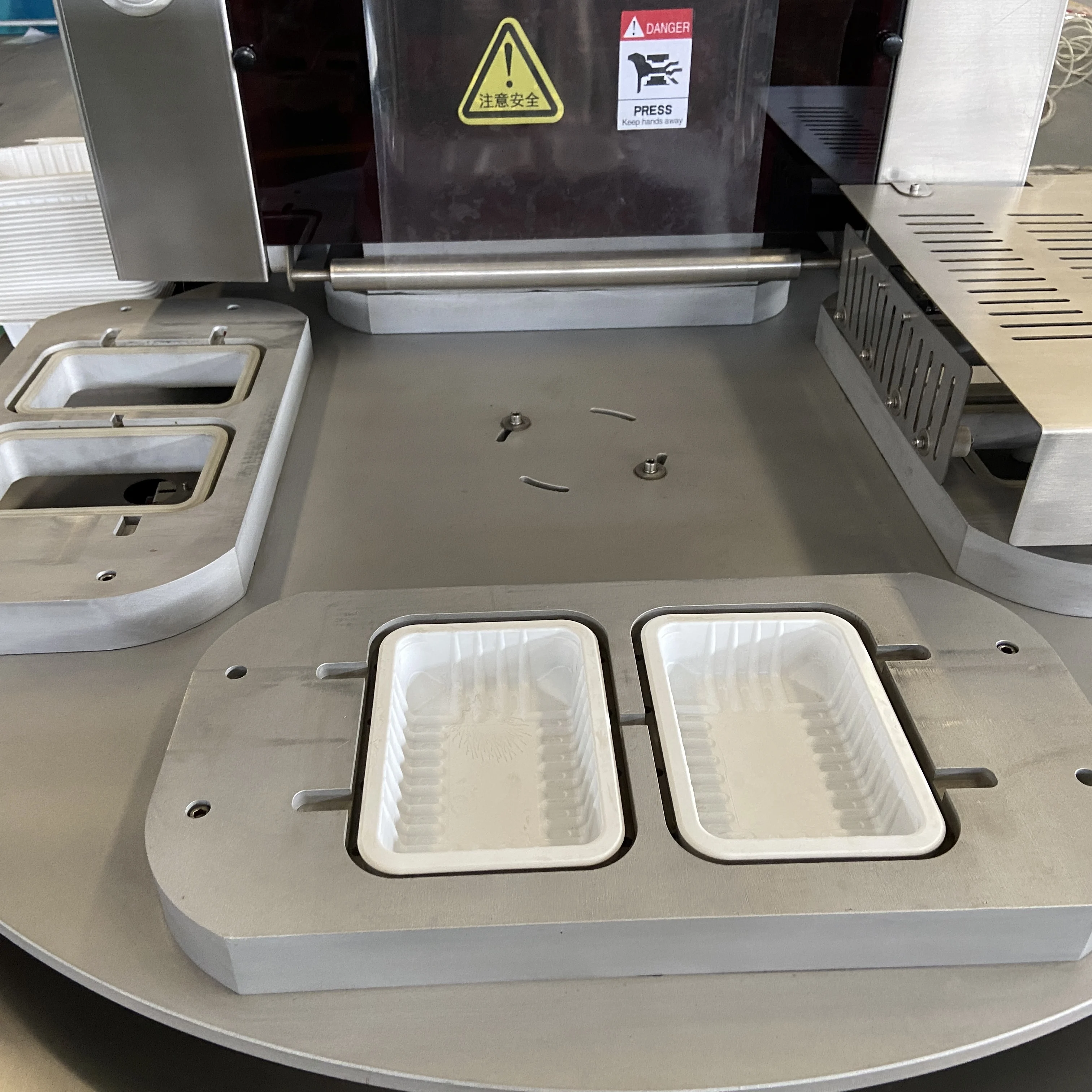 Lunch Box Plastic Trays Sealer Machine Nitrogen Injection Vacuum ...