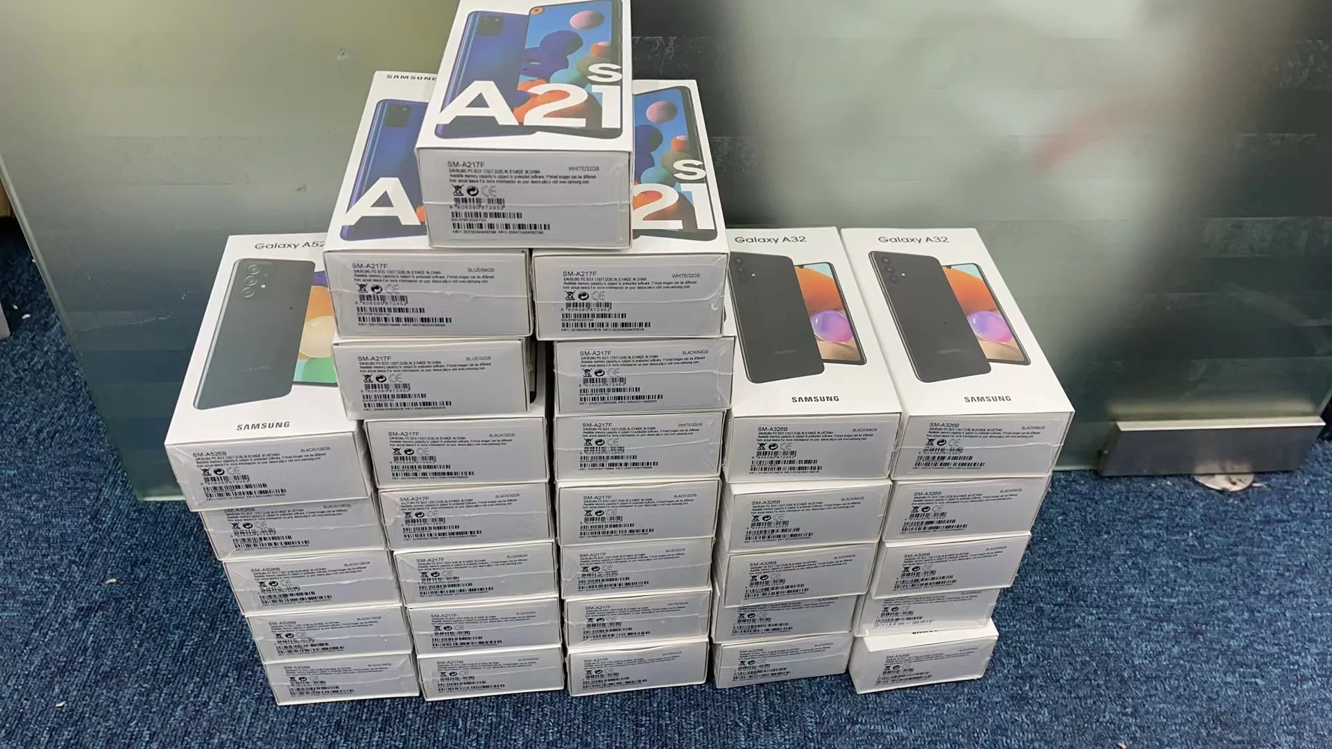 Very Beautiful Appearance And Smooth Operation Big Memory Us Version ...