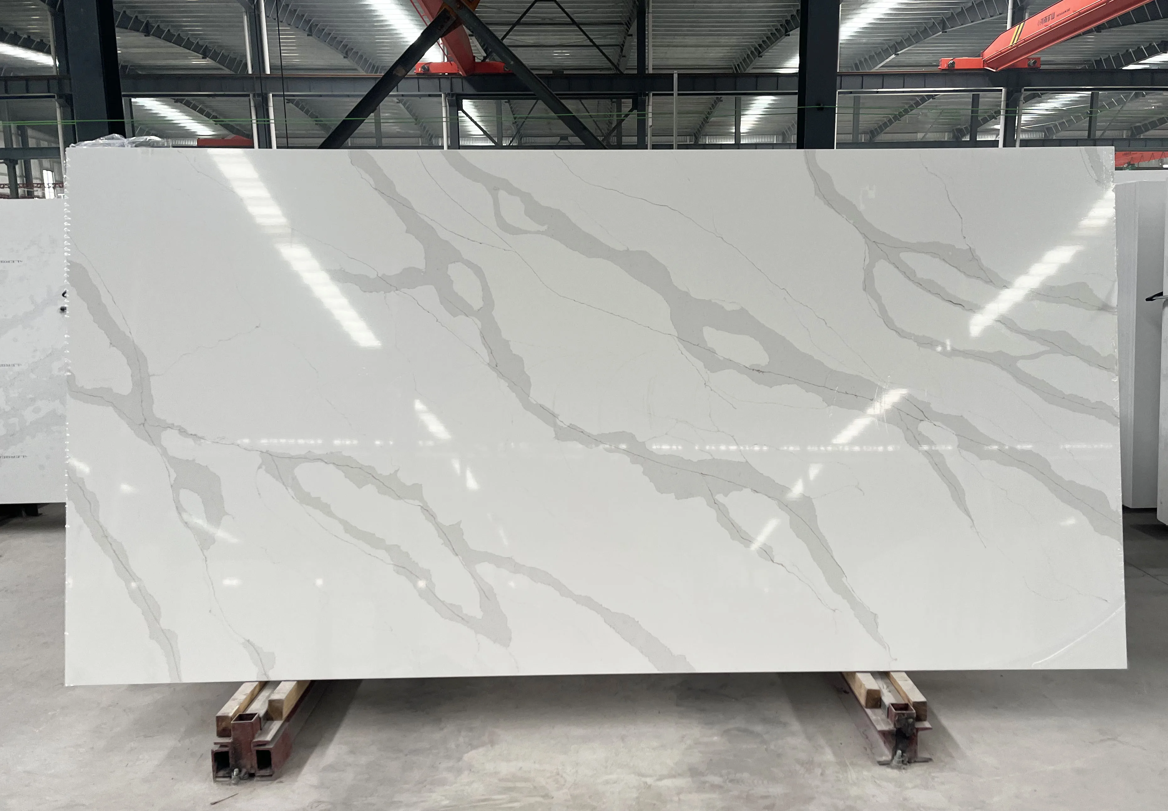 Clear White Calacatta Quartz Slab - Durable & Stylish