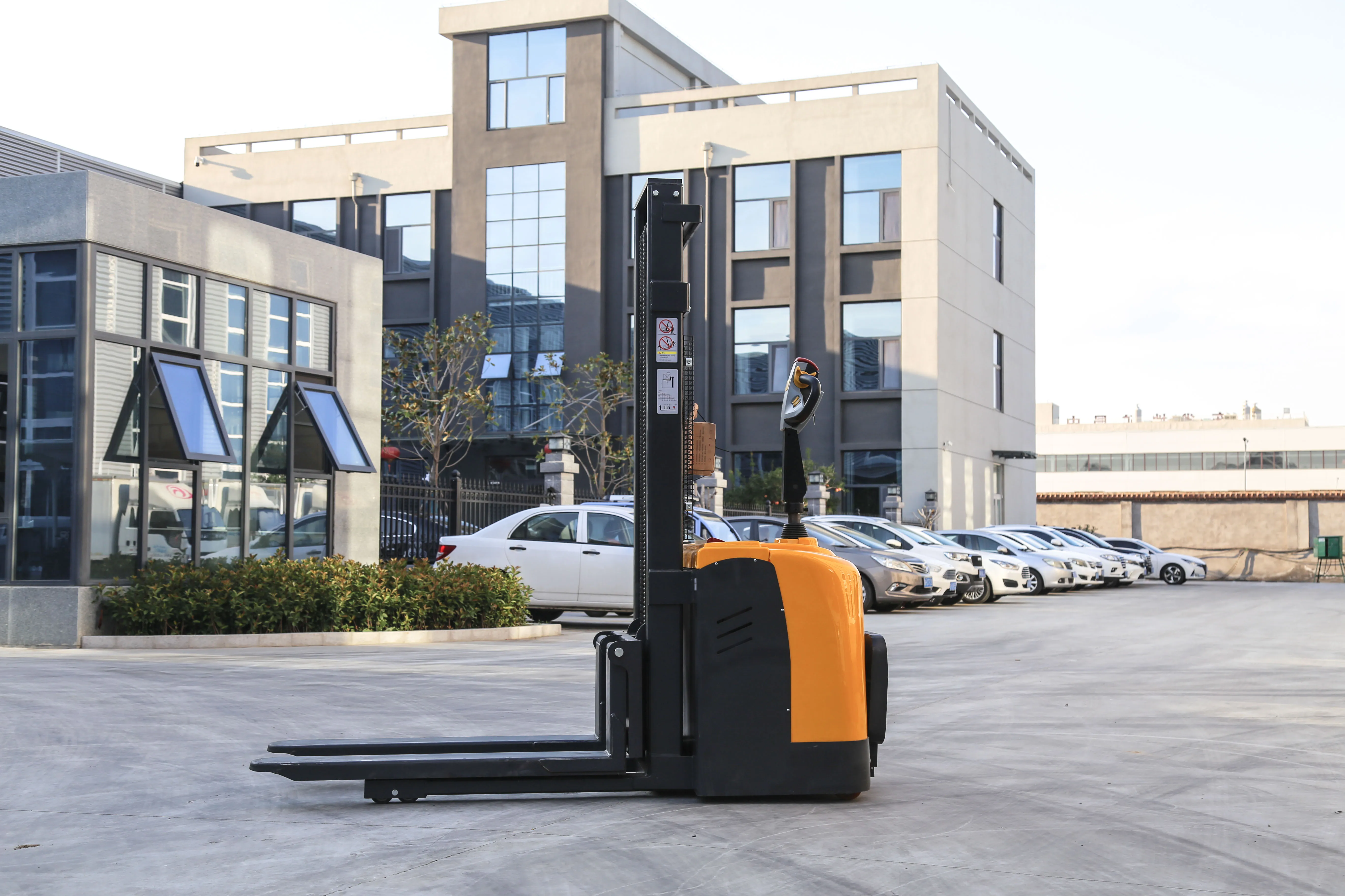 Small Electric Stacker Forklift - Efficient Lifting Solutions