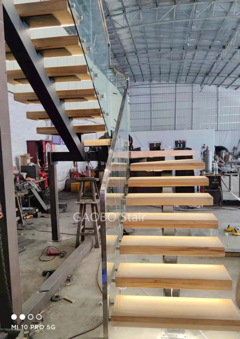 Mono Beam Stair - Modern & Durable Design for Apartments