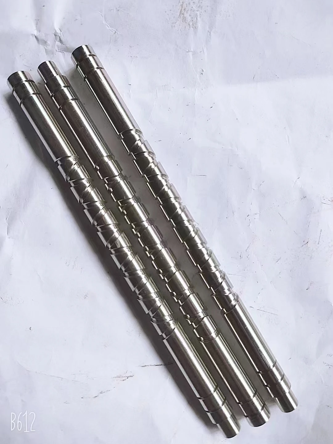 Skylon Customized 12*12mm Reciprocating Screw Self Reversing Screw with ...