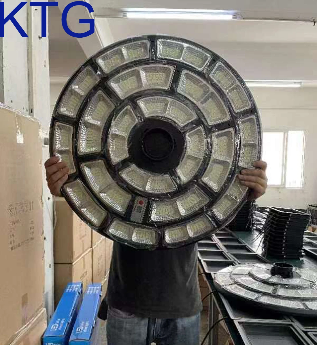 1000W 2000w Round Solar Street Light Ip67 UFO Solar Light Solar Light ...