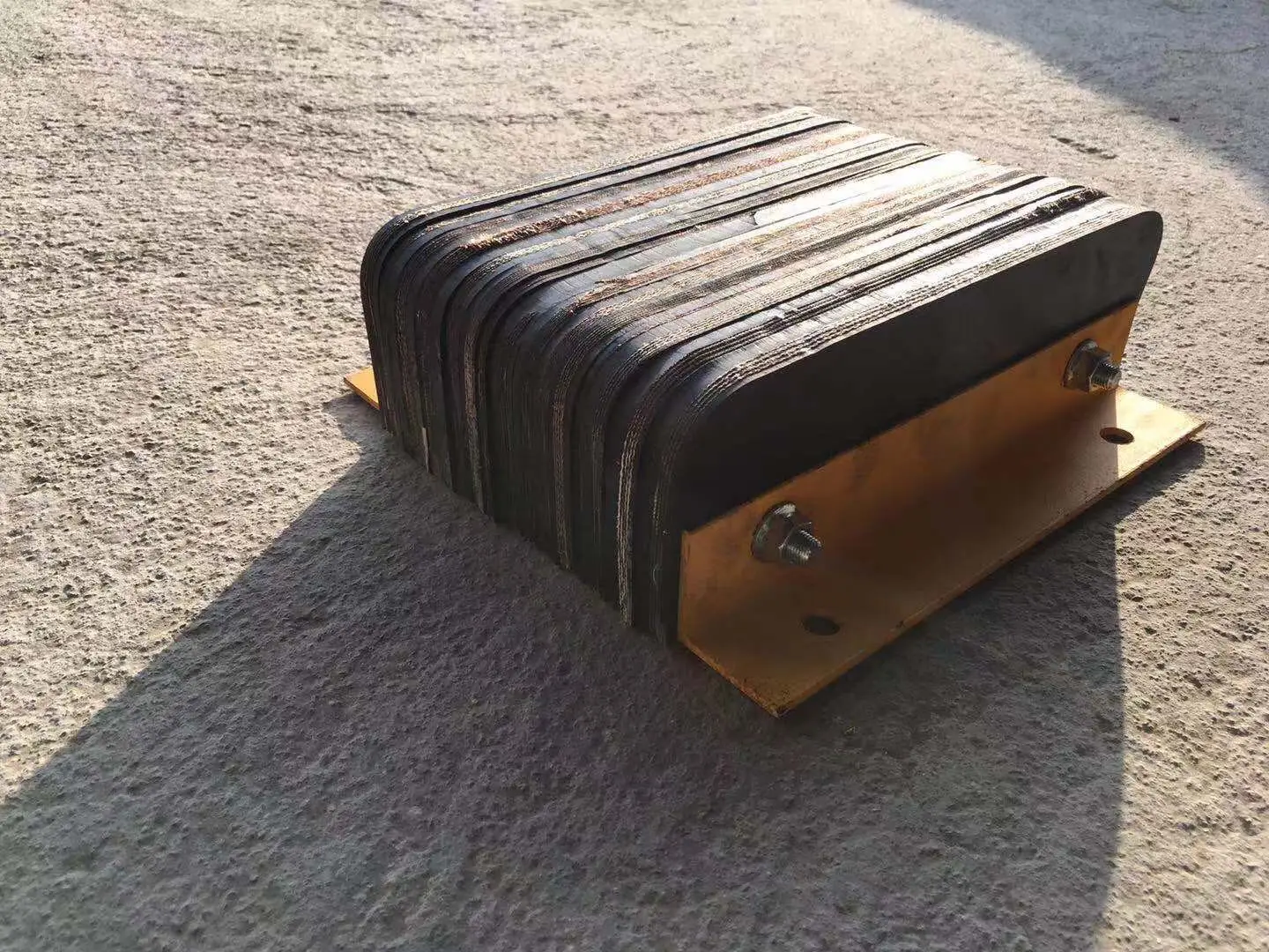 Heavy Duty Angle Iron Block Laminated Custom Dock Bumper Block Loading ...