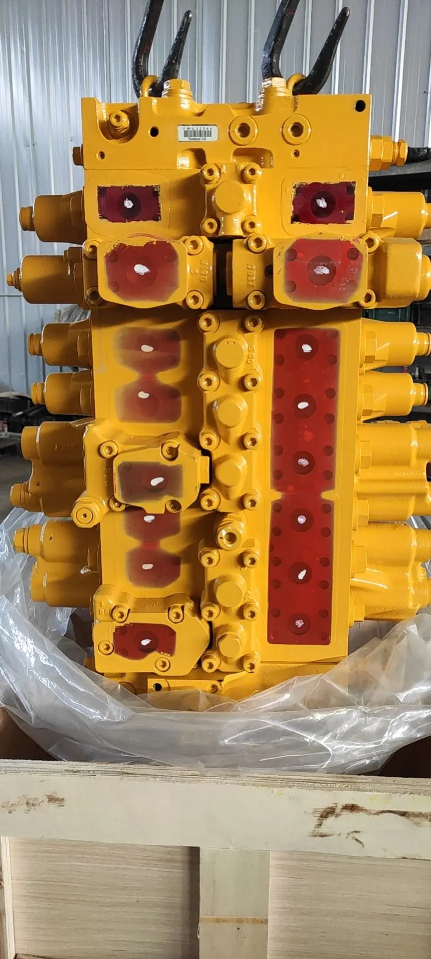 Dozer D155ax-6 Spare Parts 17a-61-41501 Valve Assy In Stock With Good ...