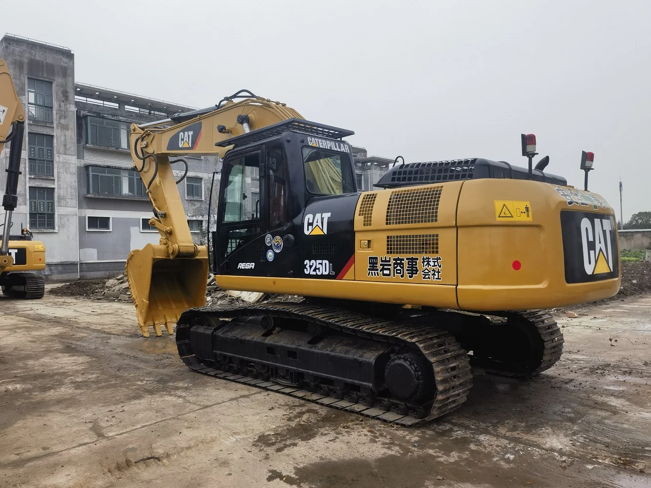 Used Japan Brand CAT Crawler Excavators Caterpillar 325D 320d Hydraulic ...