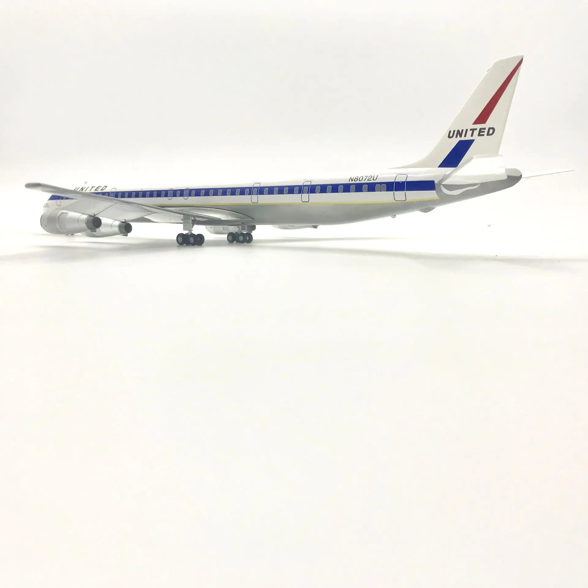 Die Cast Aircraft Model Dauglas United Dc-8-62 In 1:200 Scale - Buy ...