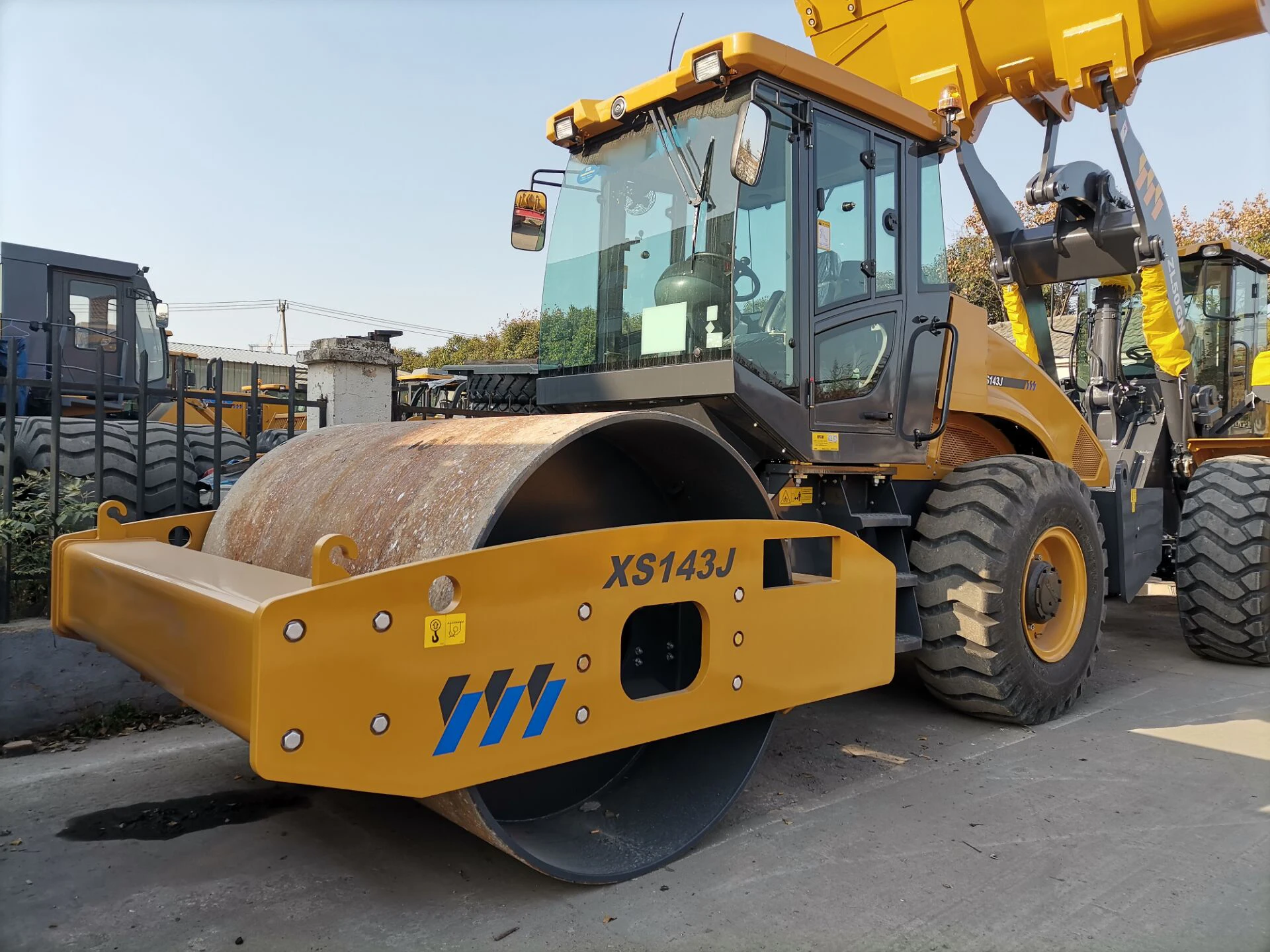 New 14 Ton Roller-compactor Road Roller Rodillo Compactador Xs143j Hot ...