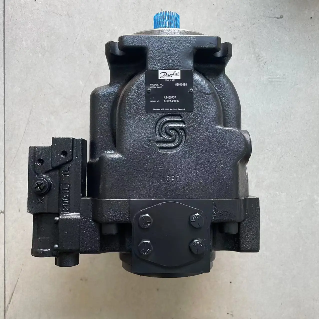 Original New Hydraulic Pump AT455737 for John Deere 872G Grader 83040488