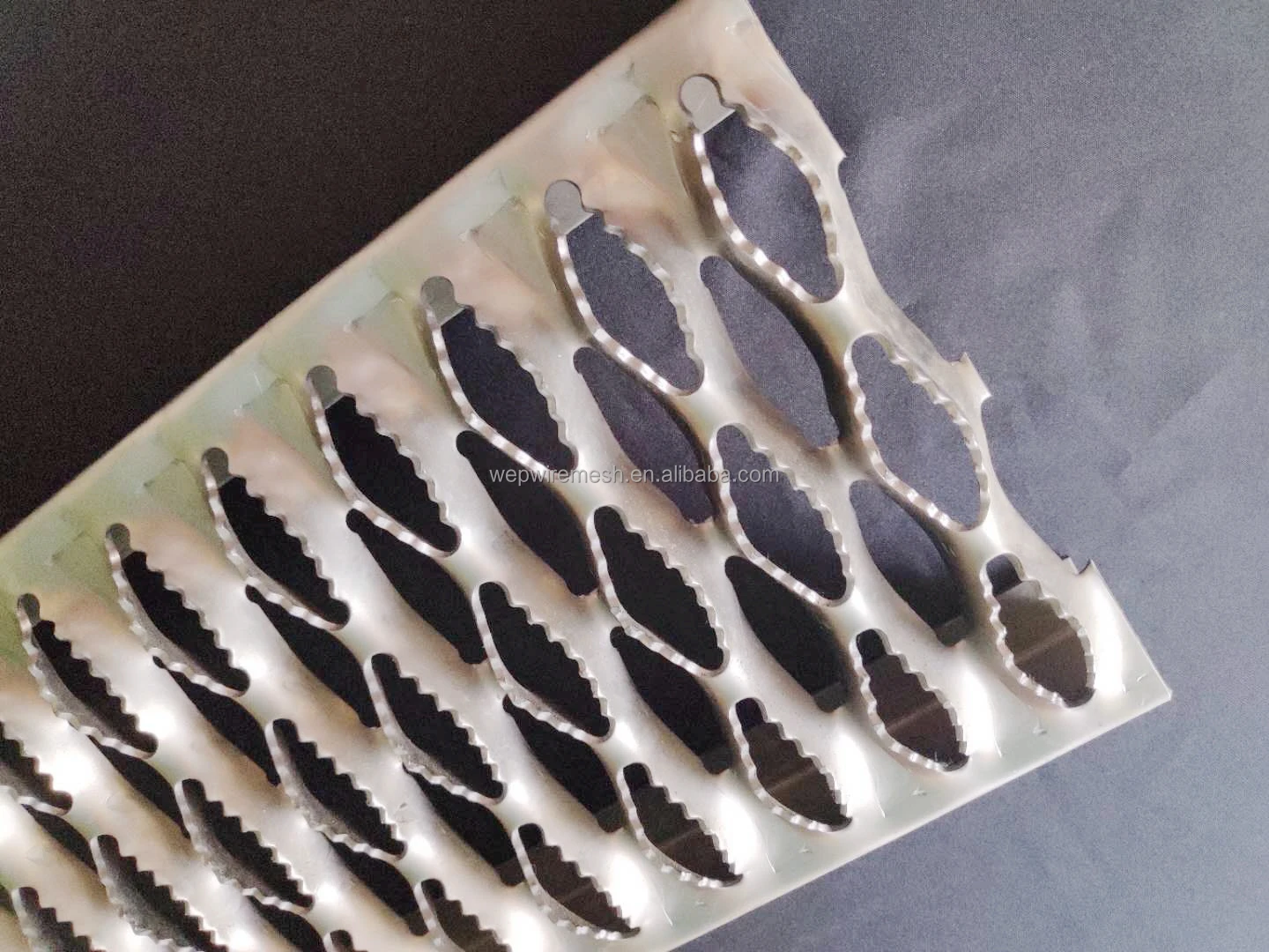 Galvanized / Aluminum Diamond Hole Safety Grating For Platform And ...