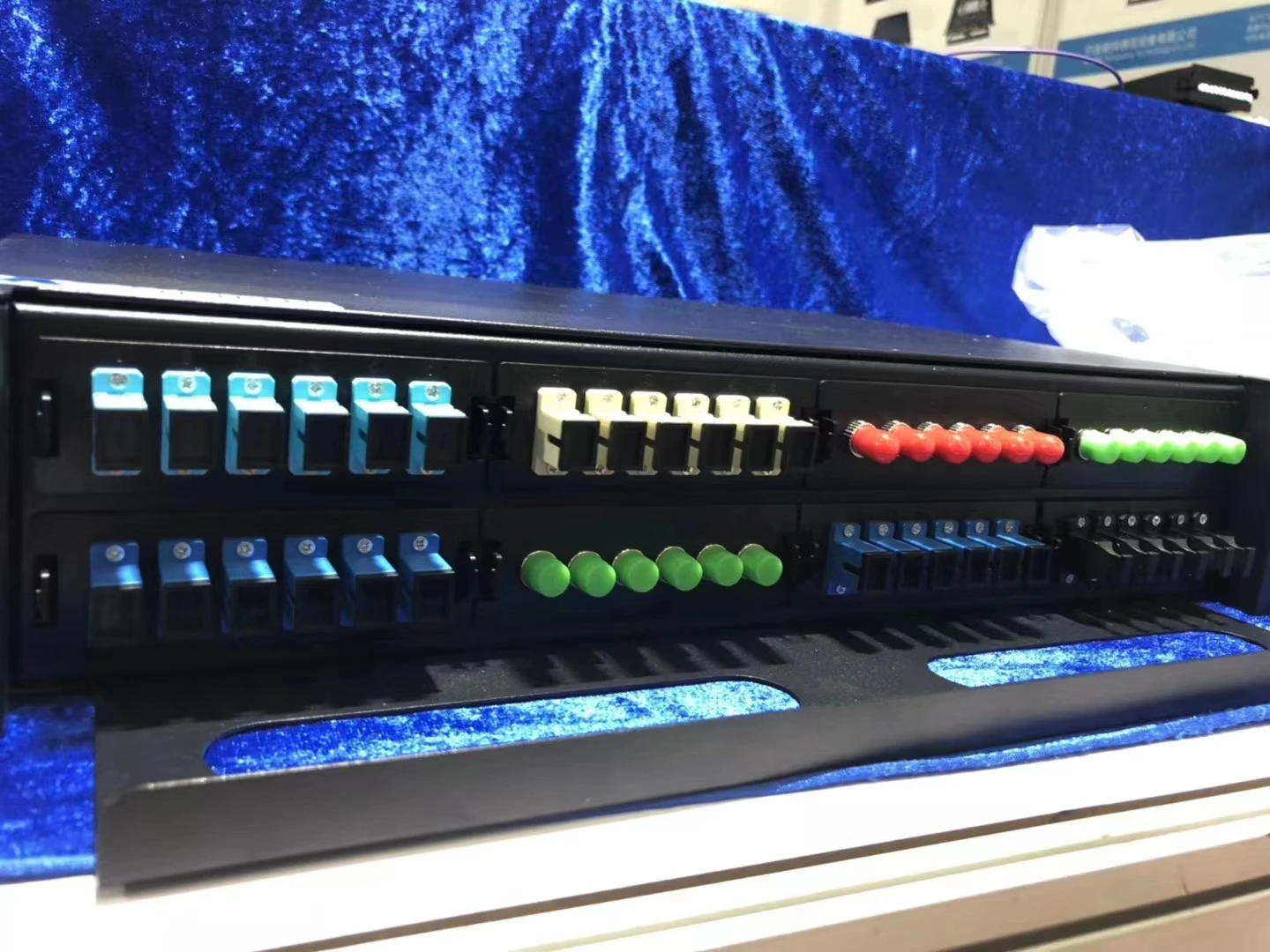 19'' Rack Mount 1u 2u Odf Sc Lc Adapter Ftth Mpo Pigtails 24cores Mpo ...