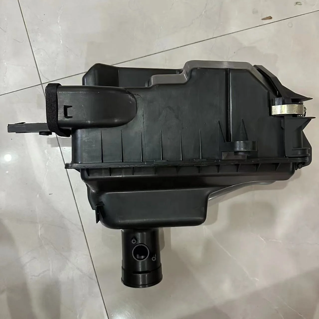 Alibaba.com: Toyota 17700-30260 Air Filter Housing for Hiace Van KDH200 ...