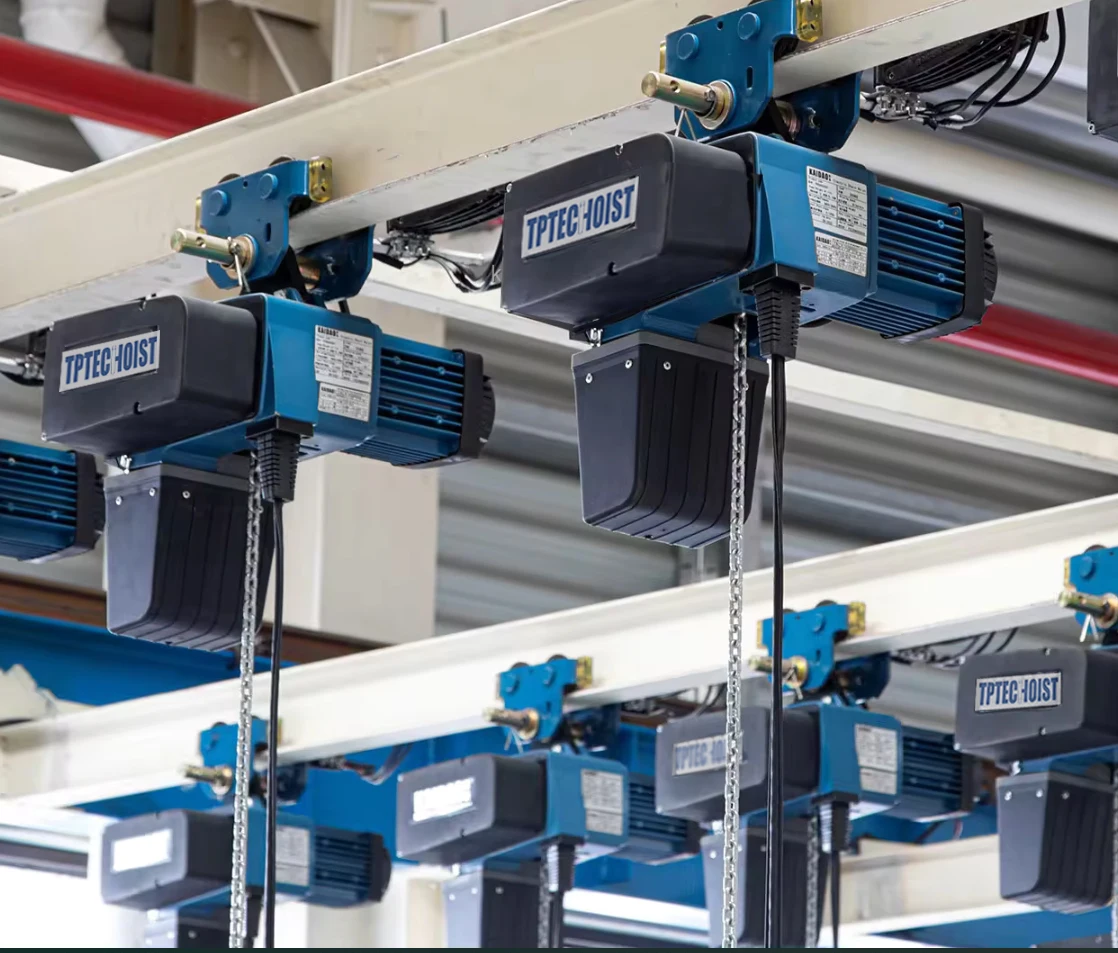 European Chain Hoist Compact Design 500 Kg - 3 M Lifting Height