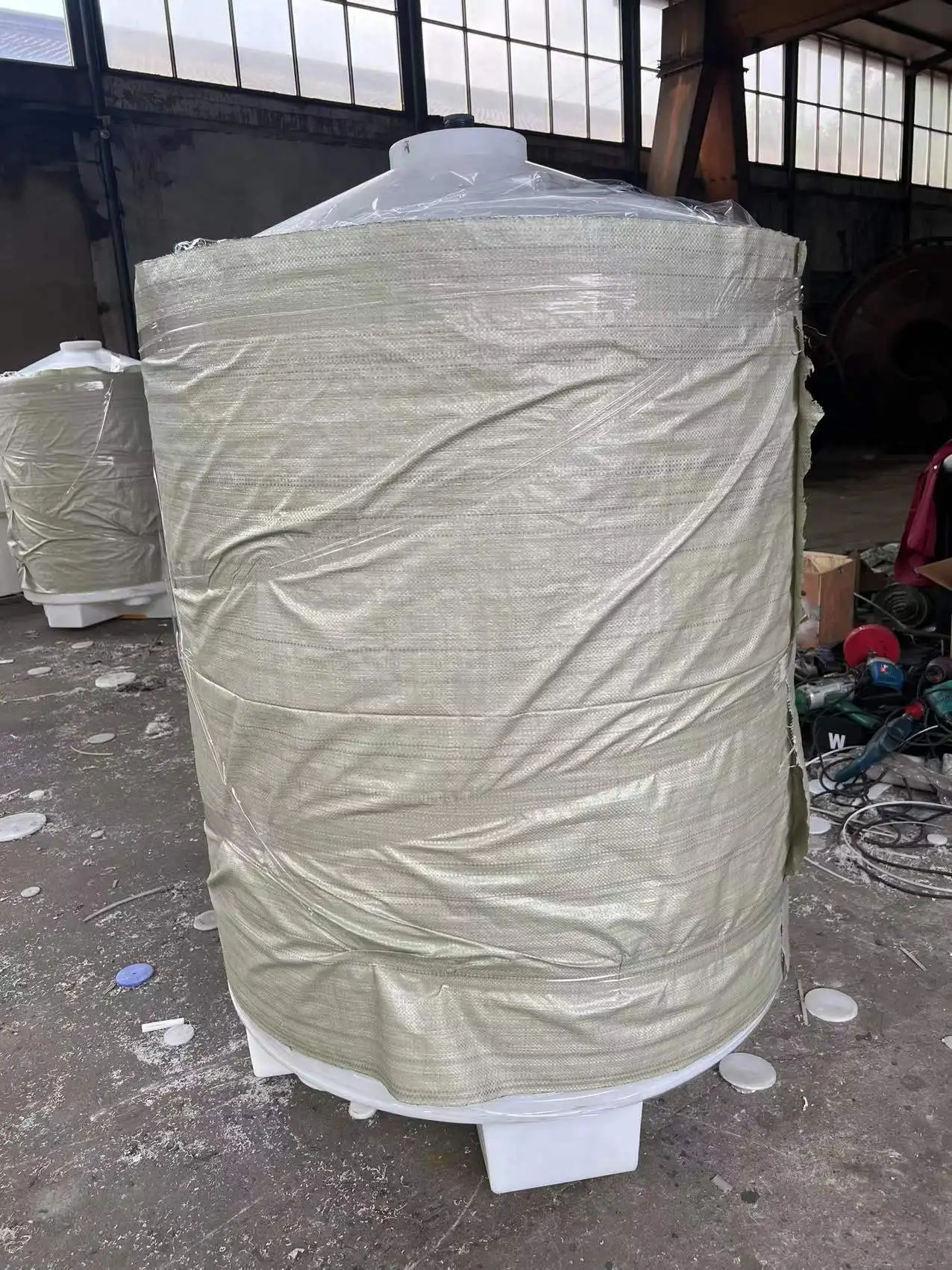 100l Pe Plastic Mixing Chemical Chlorine Dosing Pump And Tank For Fish Tank Dosing Feeding - Buy ...