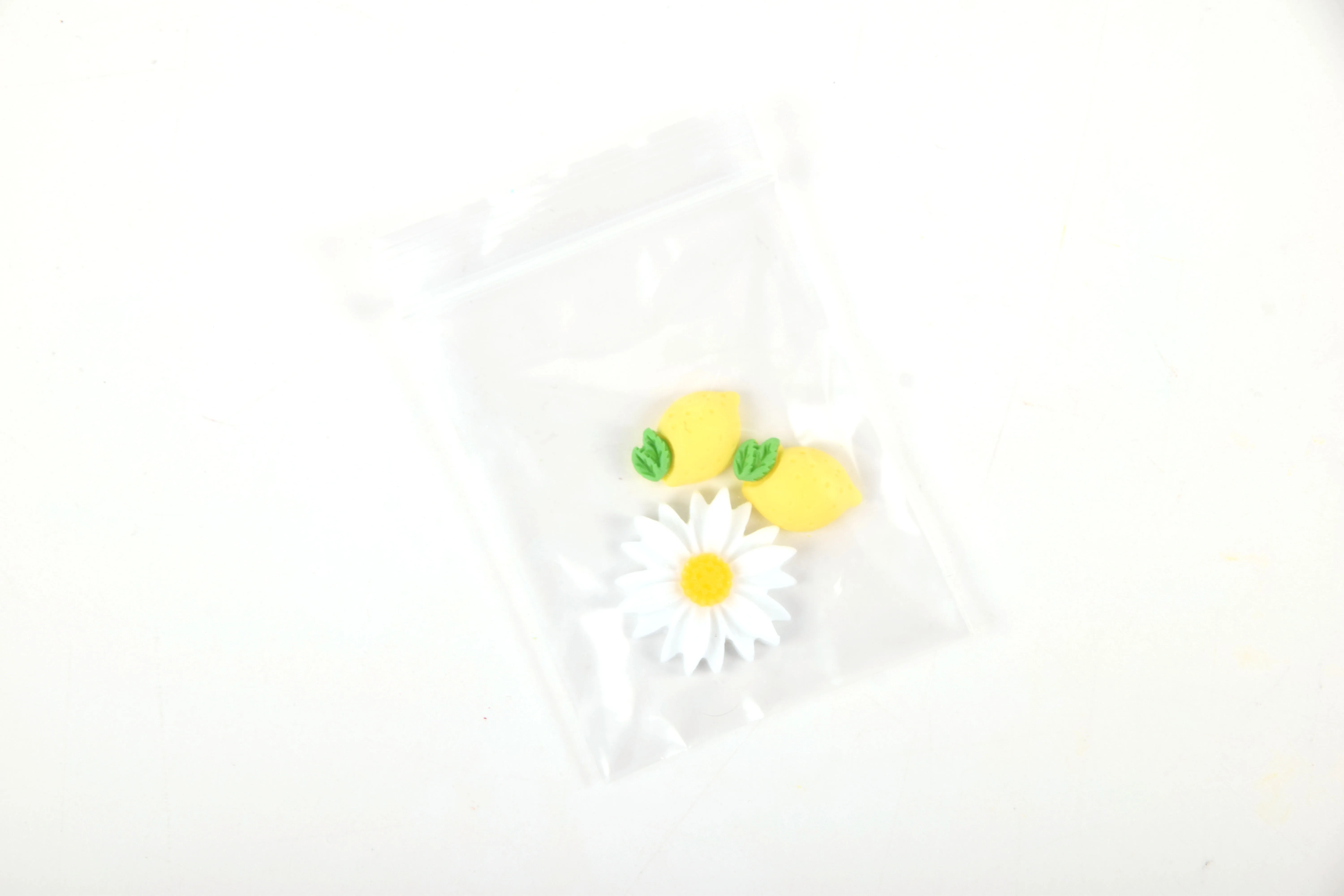 Wholesale Yellow Cloud Slime With Lemon Resin Charm Crunchy Slime With ...