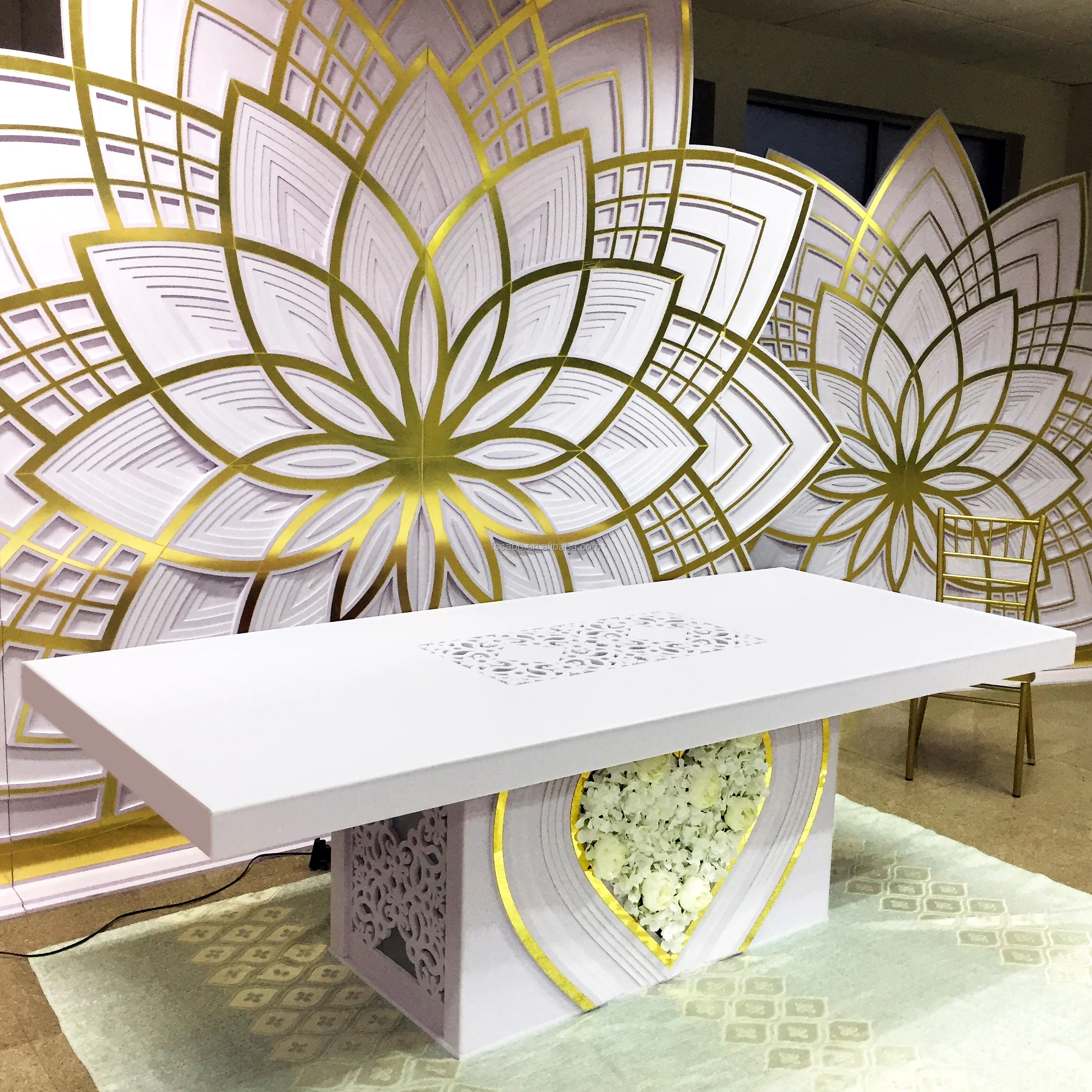 Acrylic Transparent Round Table - Perfect for Dining & Weddings