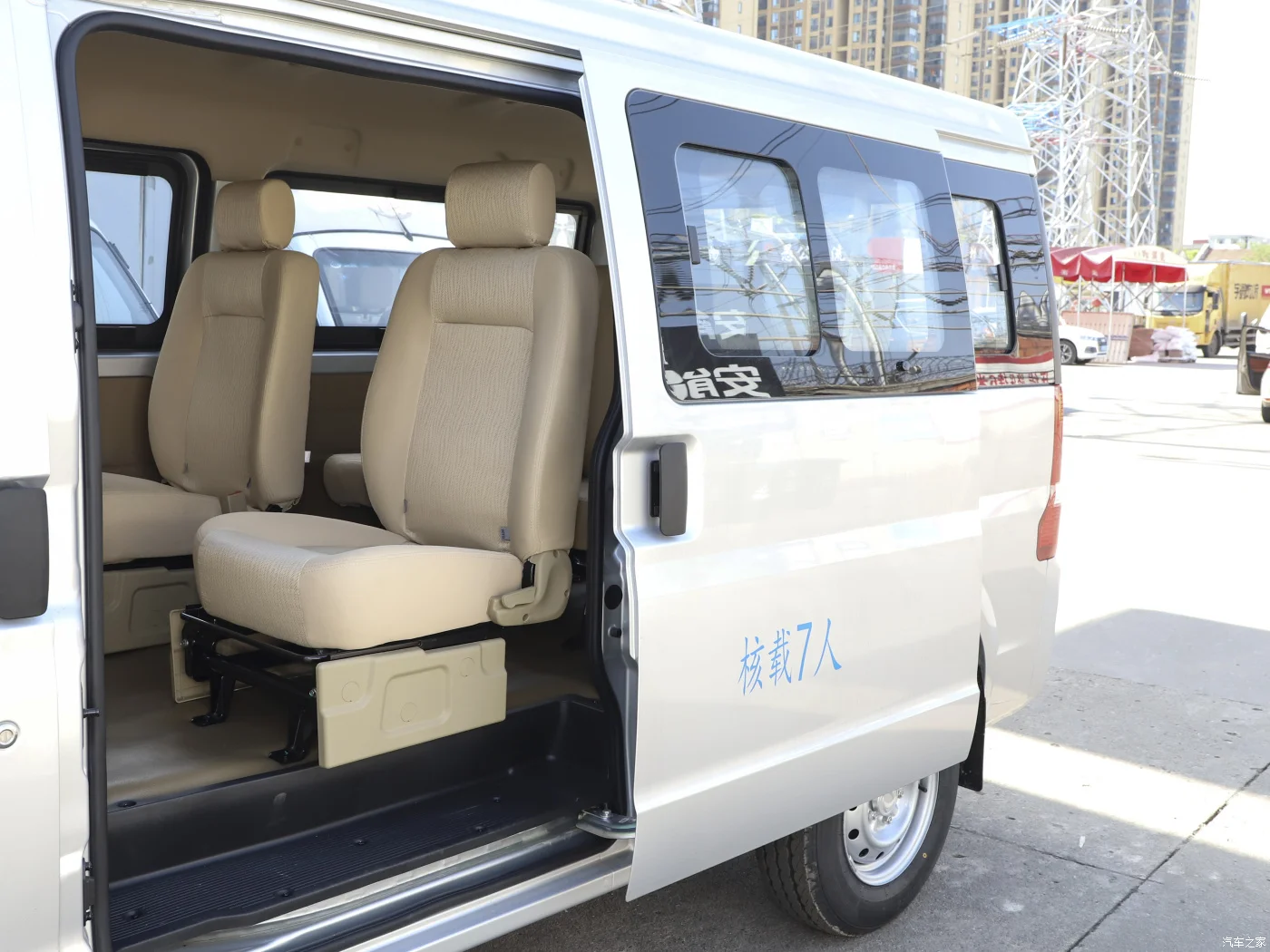 DFSK EC36 Electric Minivan - 7 Seater City Transit Bus