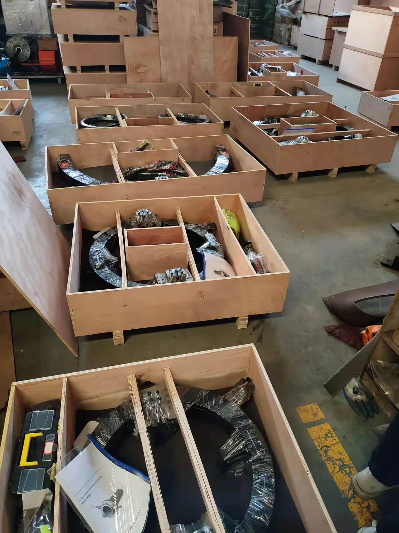 New Automatic Remote Controlled Mobile Robot Pallet Stretch Film ...