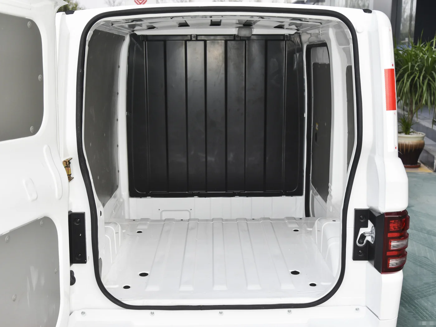 China Electric Vehicle Chengshi 01 High-speed Suv Electric Vehicle New ...