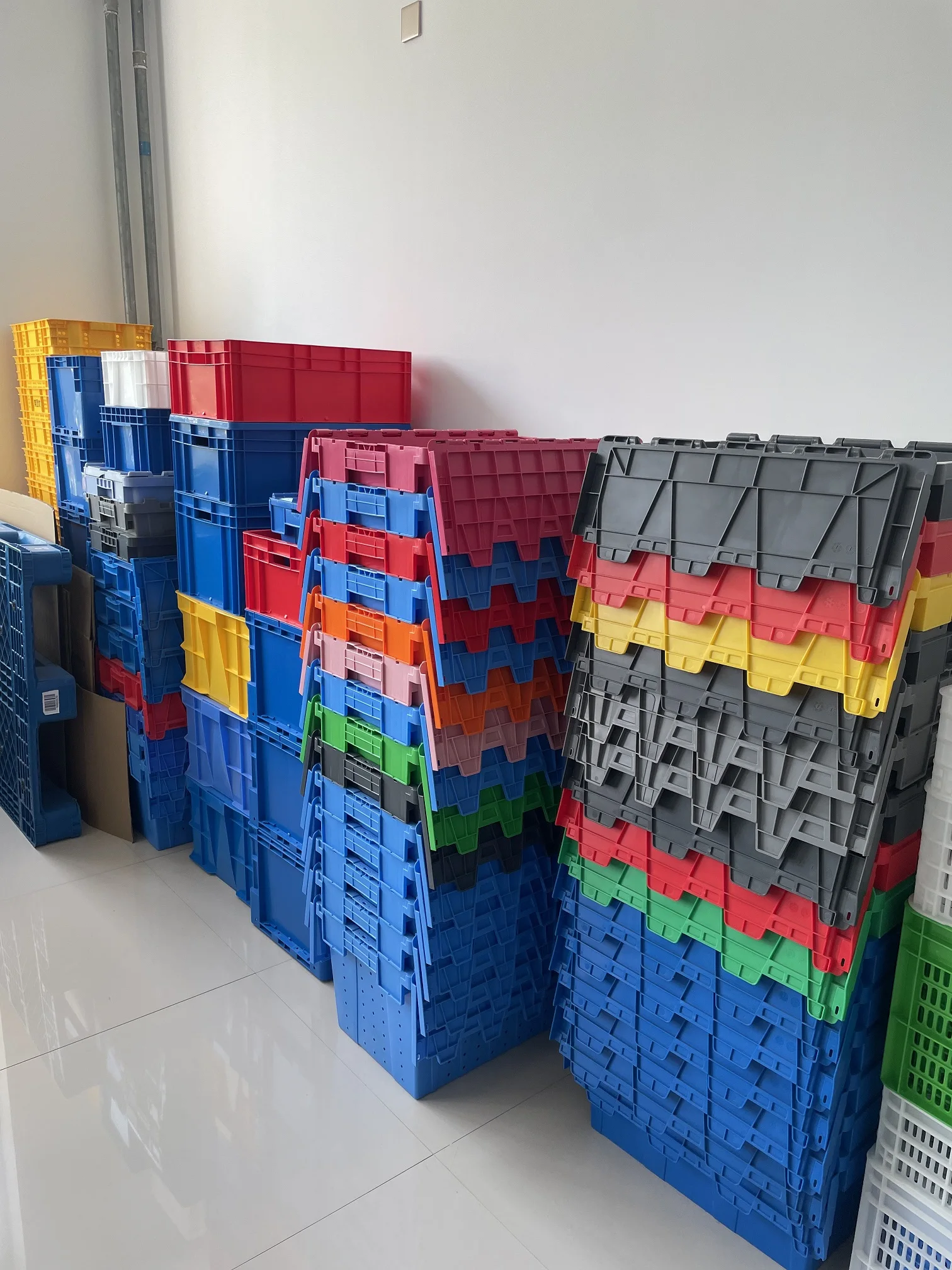 Large Stackable Plastic Crate with Attached Lid Logistic Distribution ...