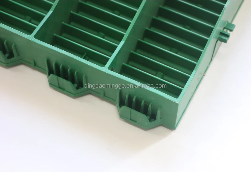 Farrowing Crate with Plastic Slate Floor - Durable & Hygienic