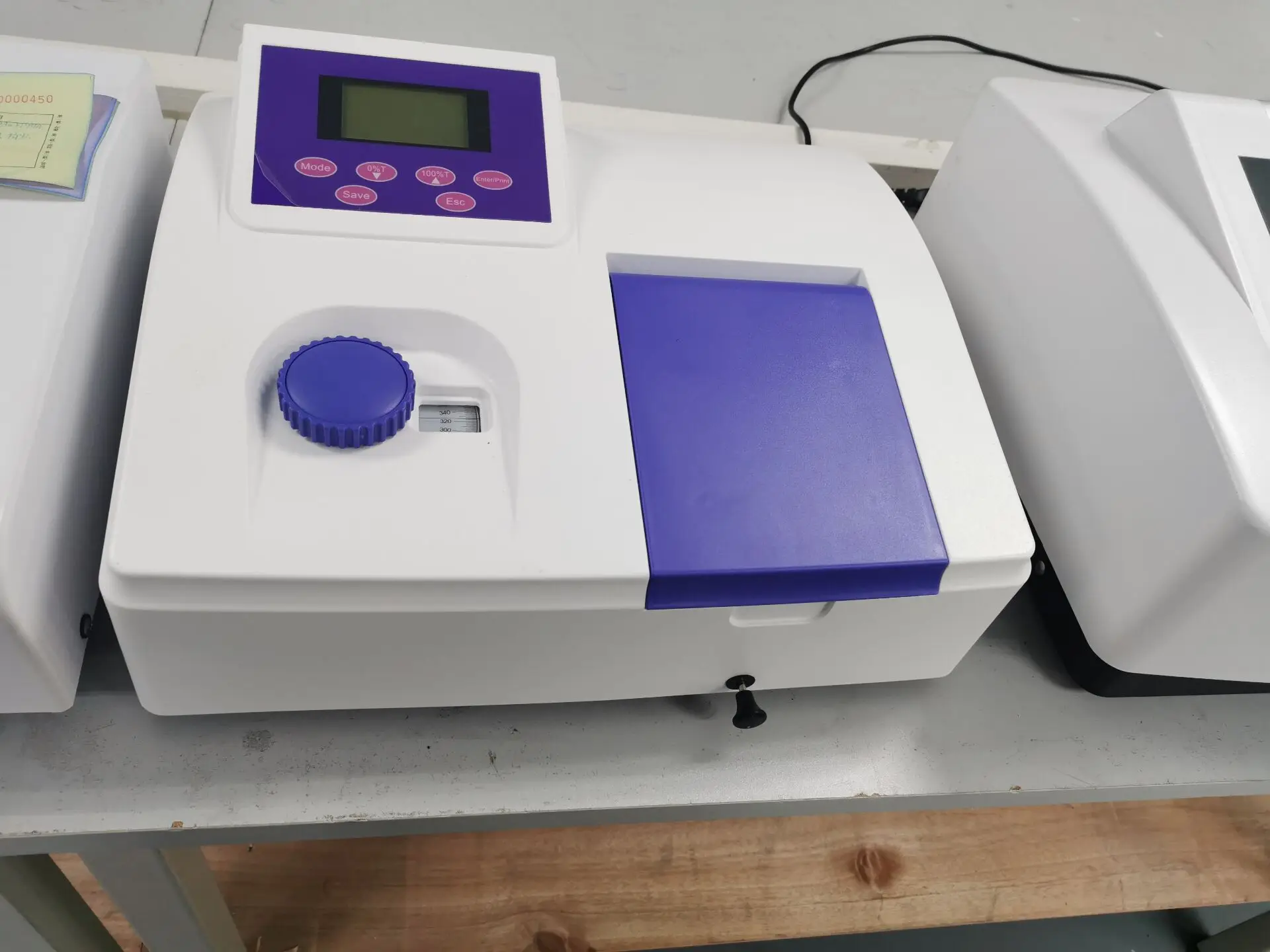 China Laboratory 4nm Single Beam Visible Spectrophotometer V1200 - Buy ...