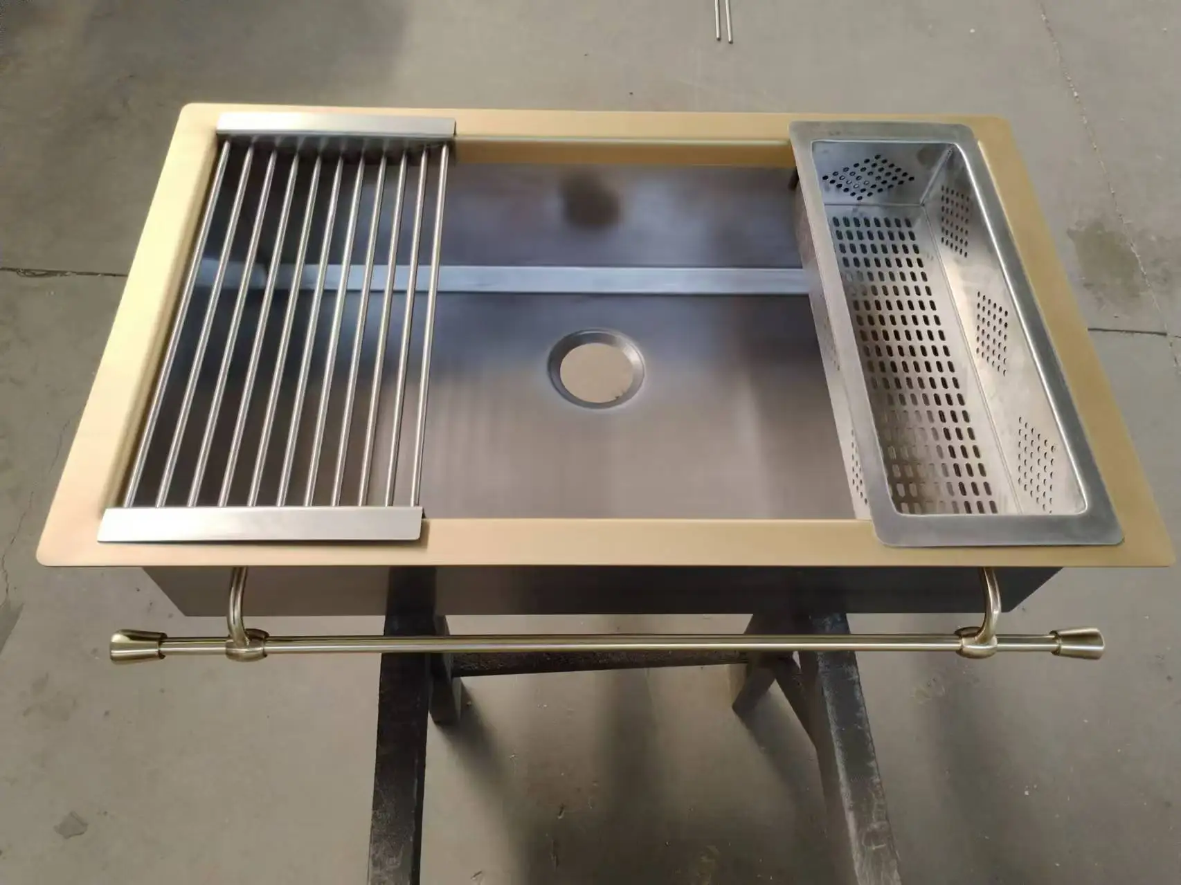 Custom Italian Kitchen Sink - Large Single Bowl Retro