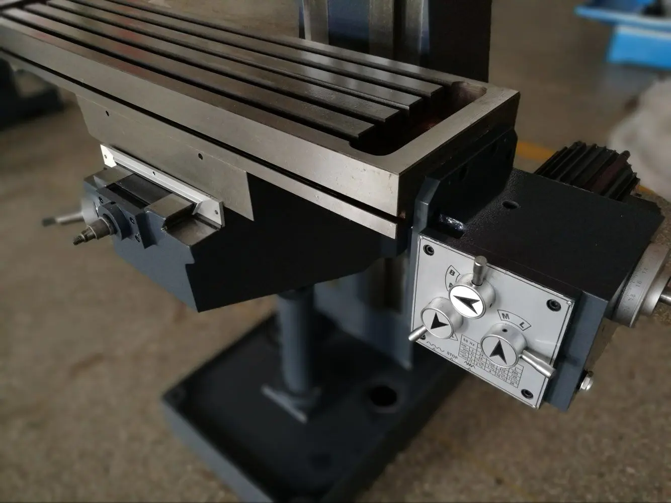 Sumore Sp2241 China Turret Milling Machine 95mm Quill 3hp/2.2kw Power ...